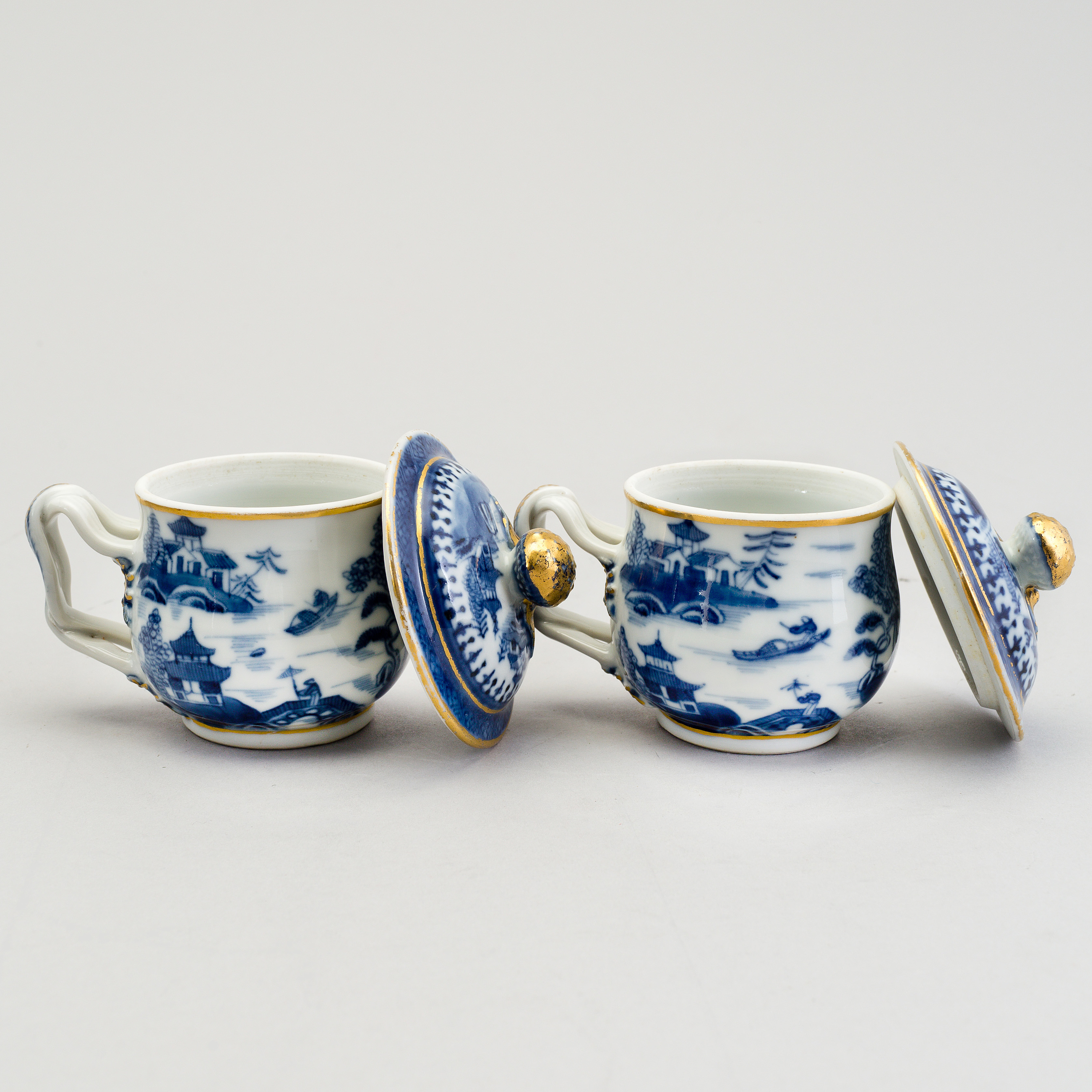 A set of twelve Chinese early 19th century export porcelain custard ...