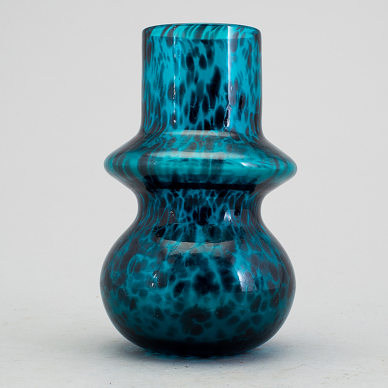 SAARA HOPEA, a glass vase from Nuutajärvi Notsjö, Finland, signed and ...