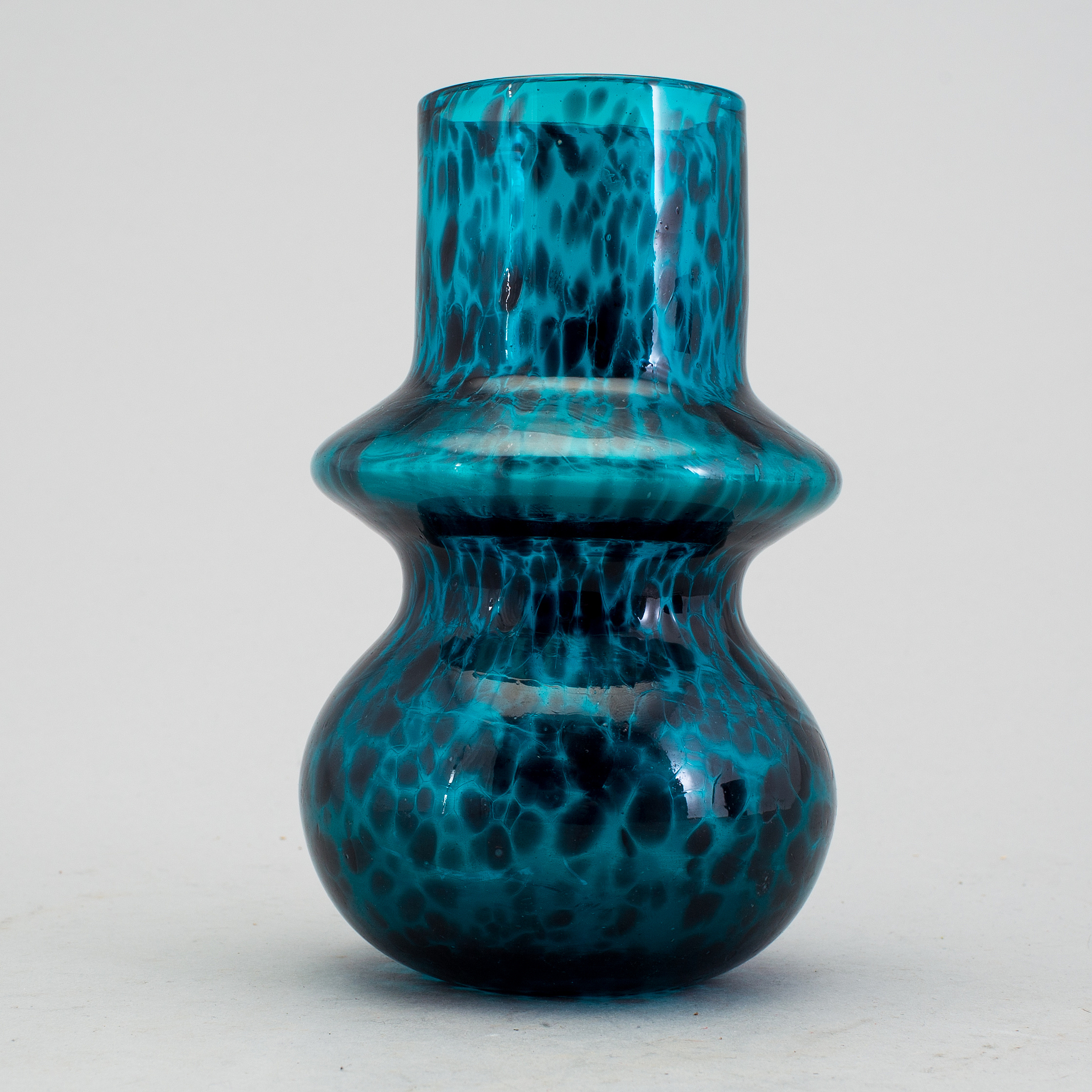 SAARA HOPEA, a glass vase from Nuutajärvi Notsjö, Finland, signed and ...