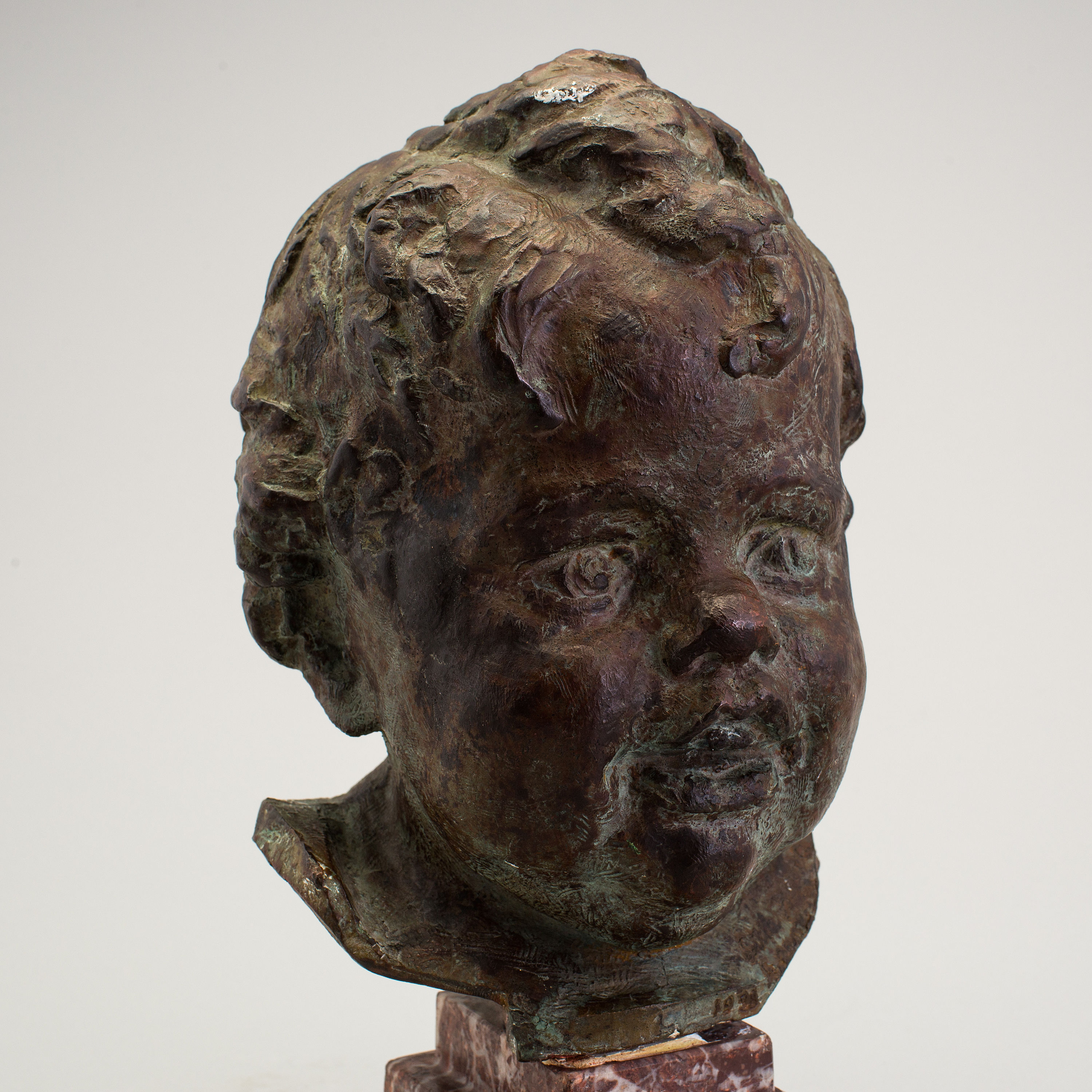 CHRISTIAN ERIKSSON, barnporträttbyst, brons, signerad och daterad ...