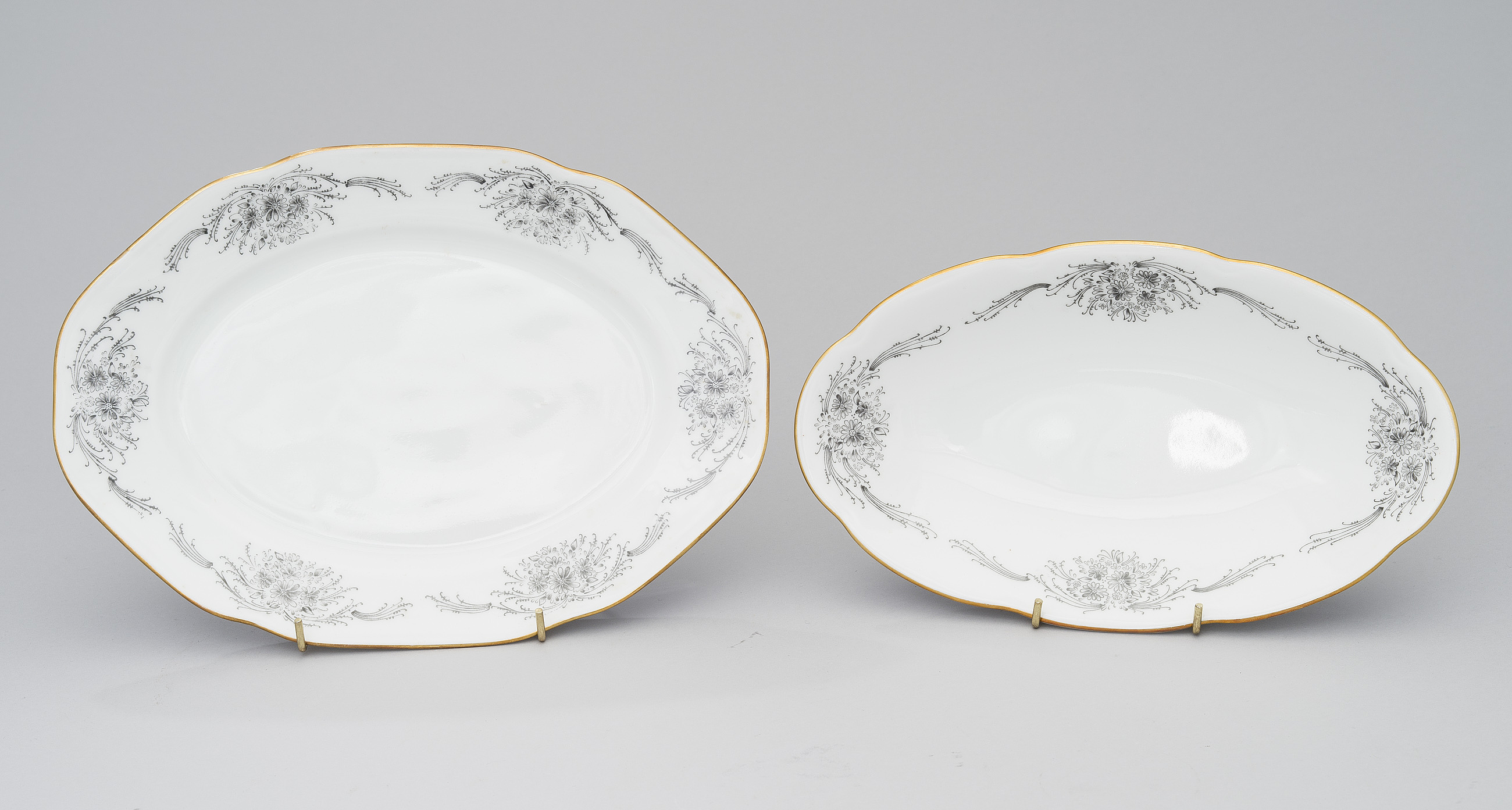 A MID-CENTURY FINNISH PORCELAIN DINNERWARE AND COFFEE SET "IRMA ...