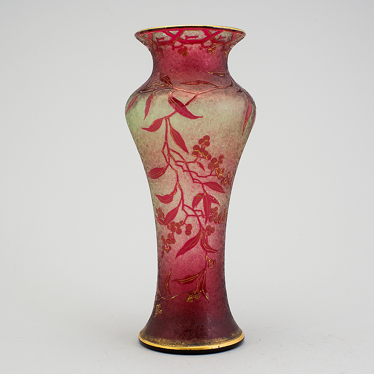 A French Art Noveau Baccarat Deposé glass vase circa 1900. - Bukowskis