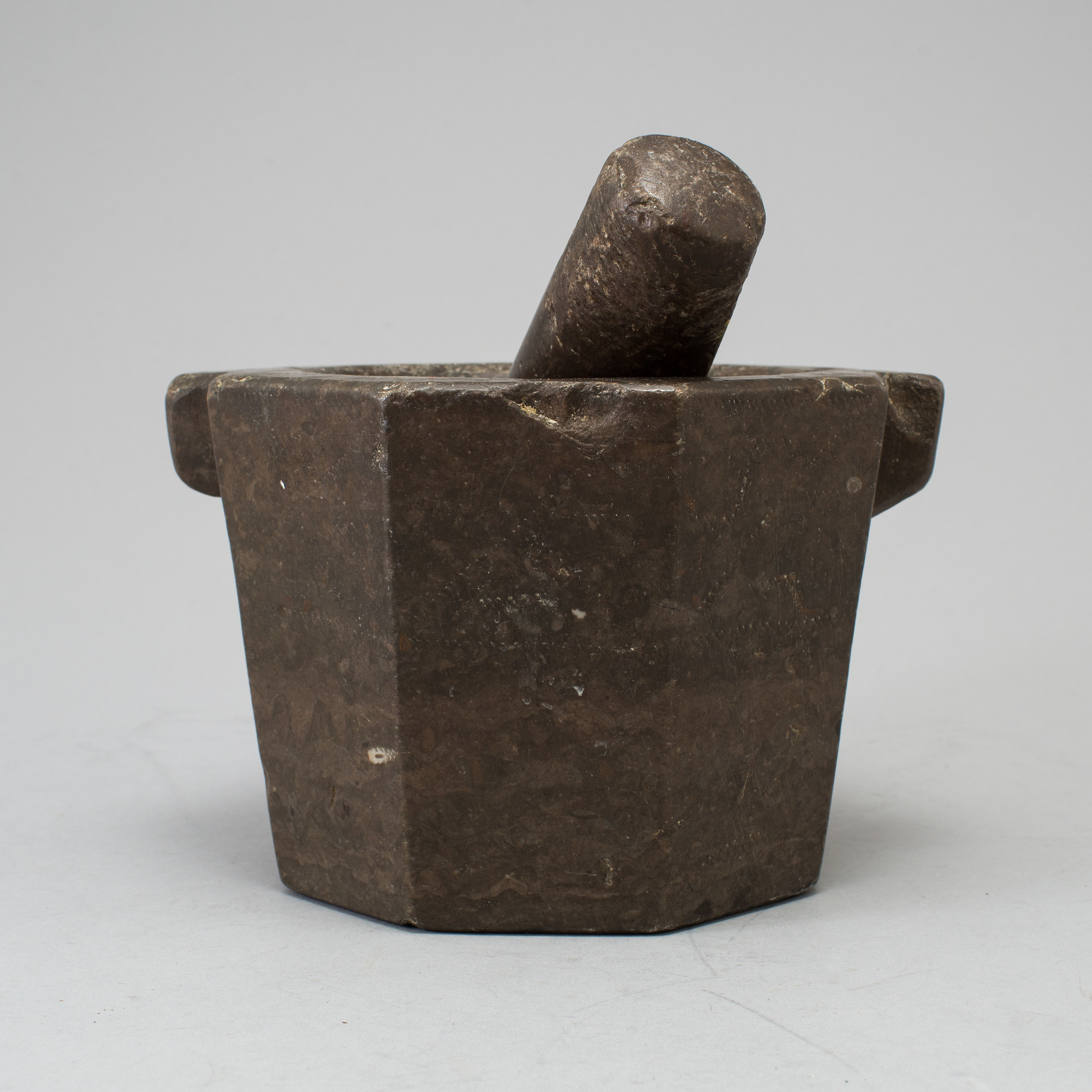 A mortar in limestone, Sweden, Borghamn, 1700/1800's. - Bukowskis