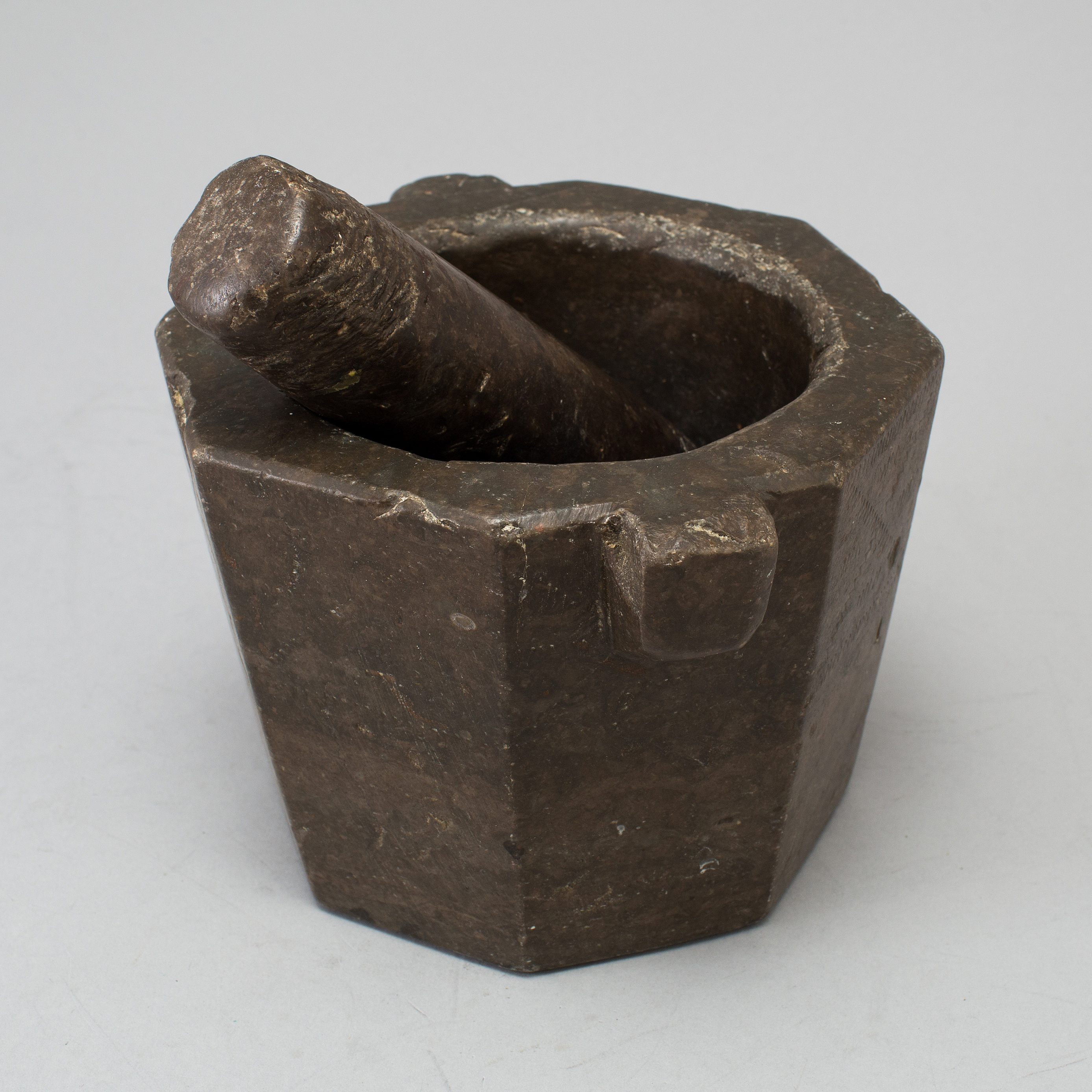 A mortar in limestone, Sweden, Borghamn, 1700/1800's. - Bukowskis
