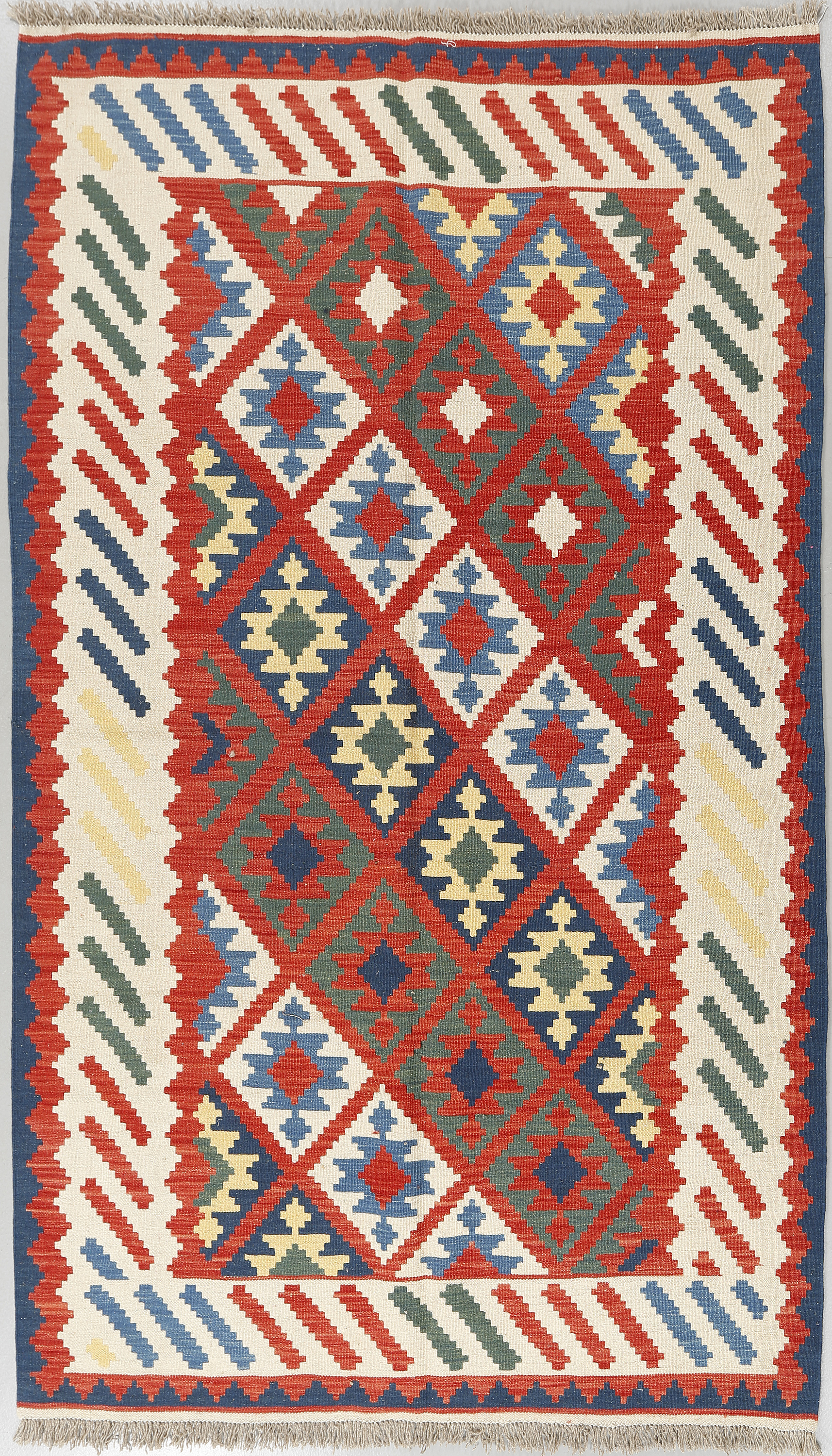 MATTA, kelim, modern tillverkning, 247 x 167 cm. - Bukowskis