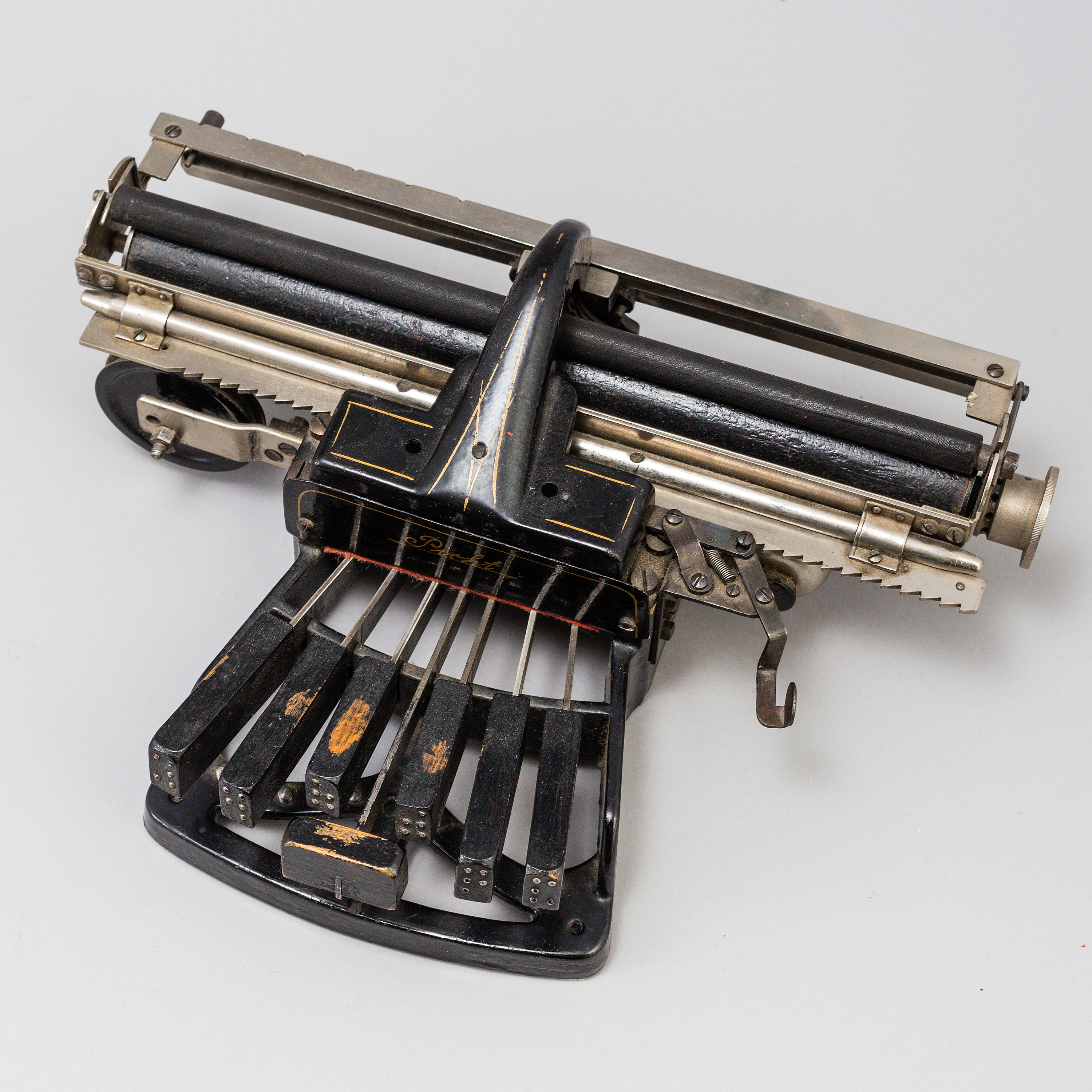 A braille typewriter by Picht, about 1900. - Bukowskis