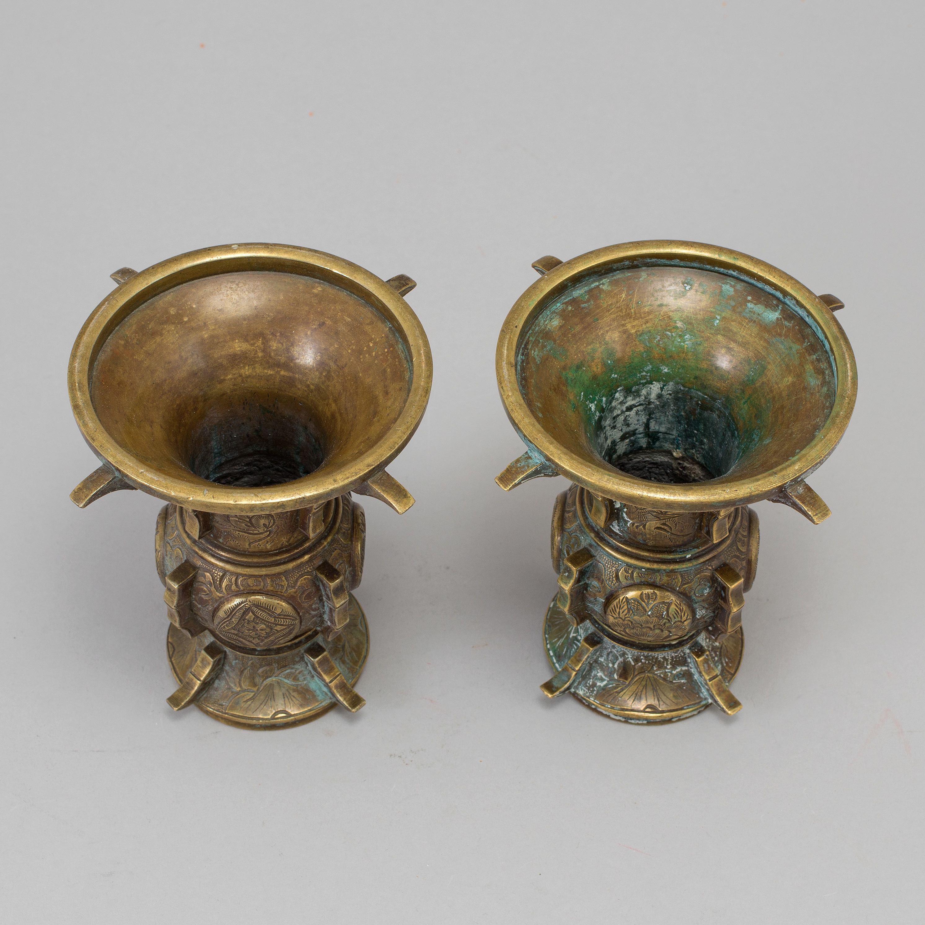 A pair of Chinese bronze bakers late Qing. - Bukowskis