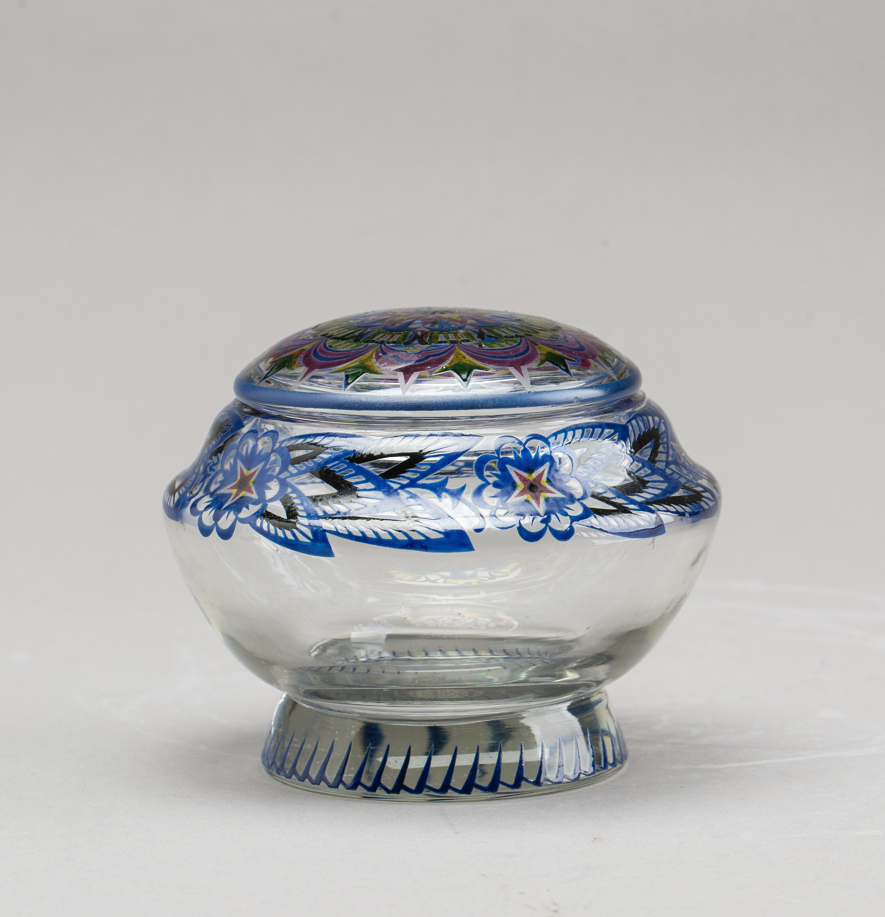A LIDDED HAIDA STEINSCHÖNAU GLAS BOX. - Bukowskis