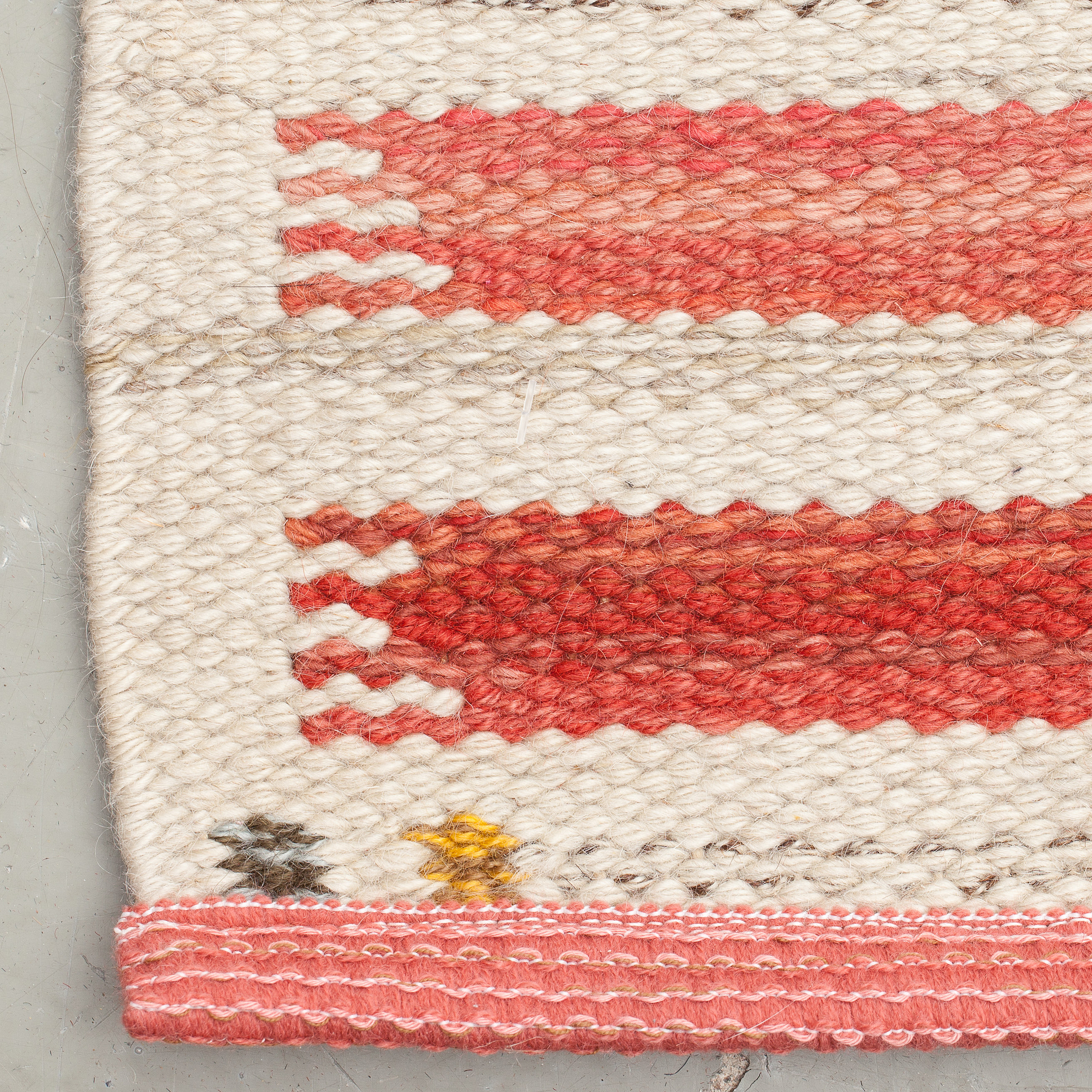 MATTA, "Smultron", gobelängteknik, 295 x 171,5 cm, signerad AB MMF BN ...