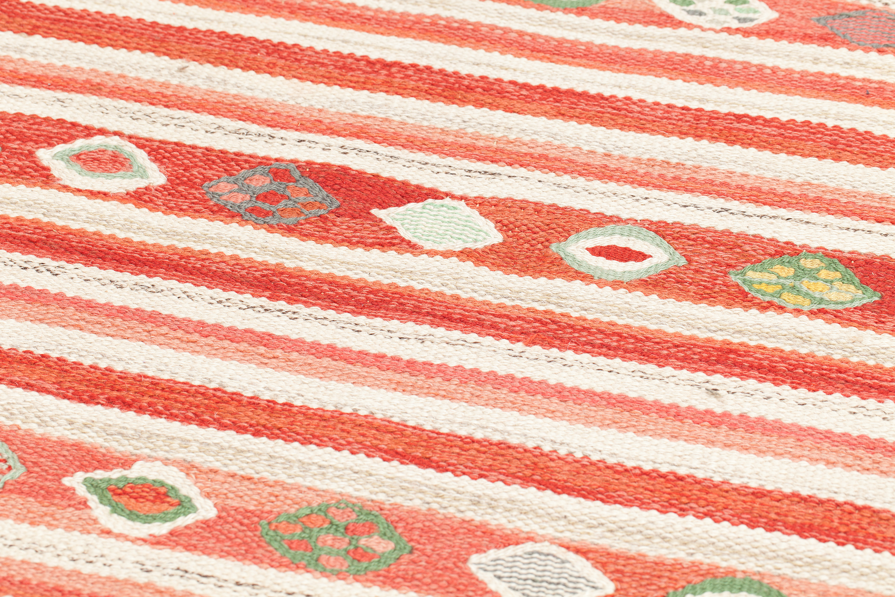 MATTA, "Smultron", gobelängteknik, 295 x 171,5 cm, signerad AB MMF BN ...