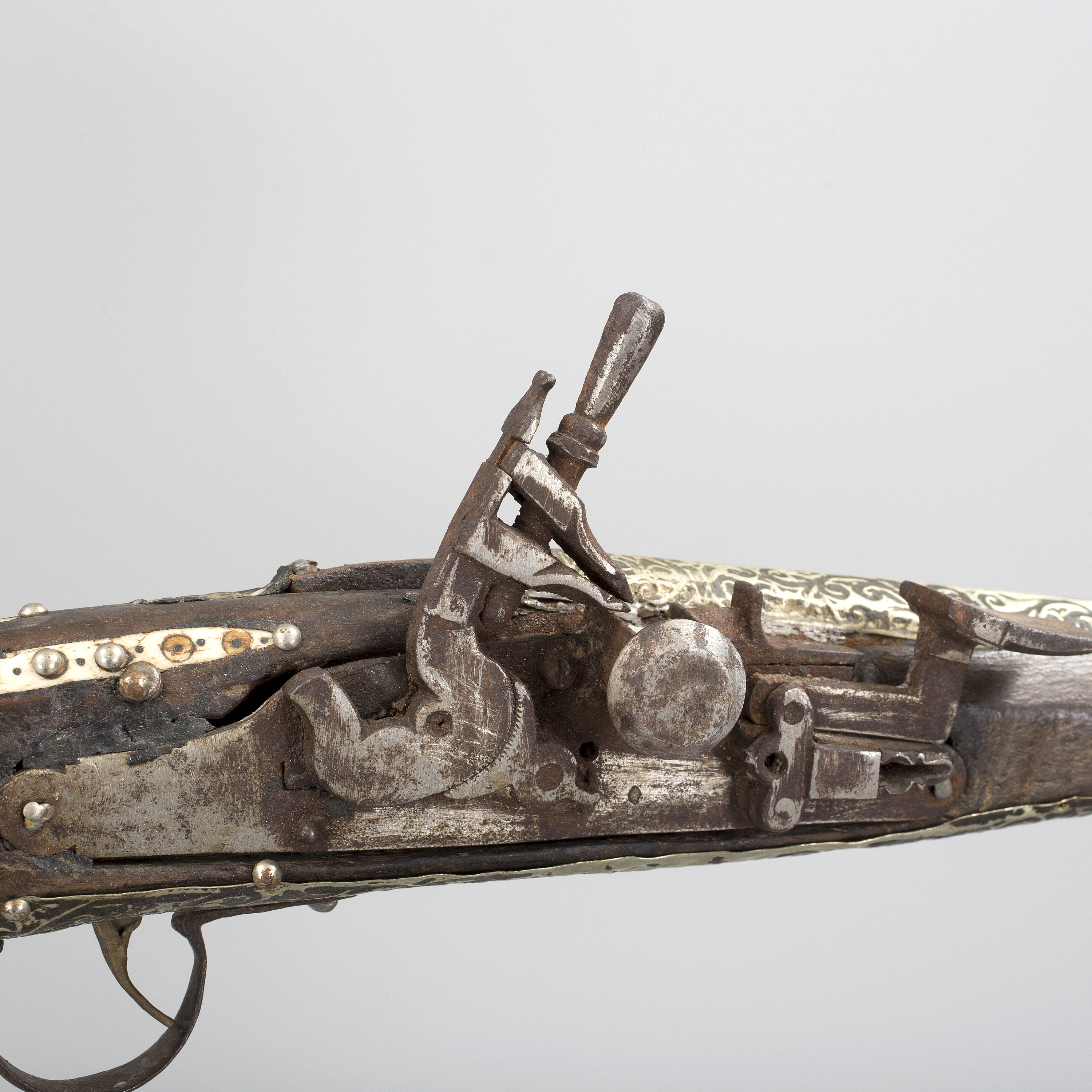a 19/20th century musket, probably from north africa. - Bukowskis