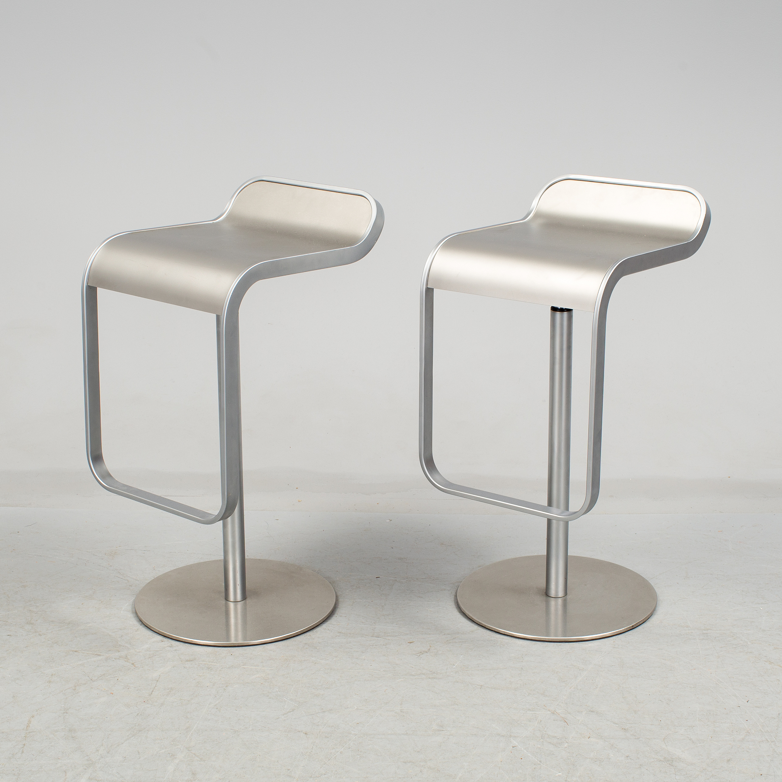 SHIN & TOMOKO AZUMI, a pair of 'Lem' bar stools from LaPalma, Italy. - Bukowskis