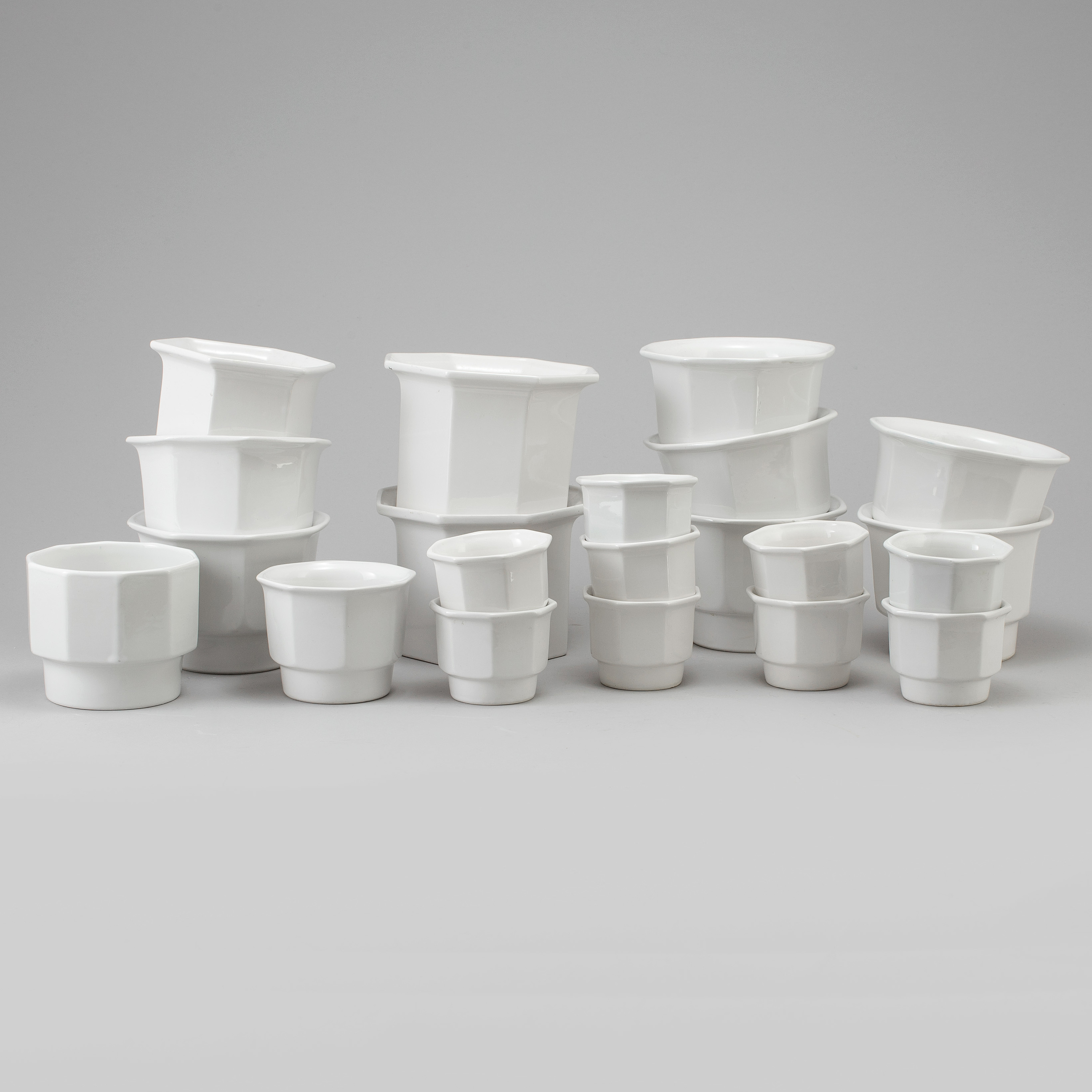 21 "Oktavia" and "Octavius" flower pots by Karin Björquist for ...
