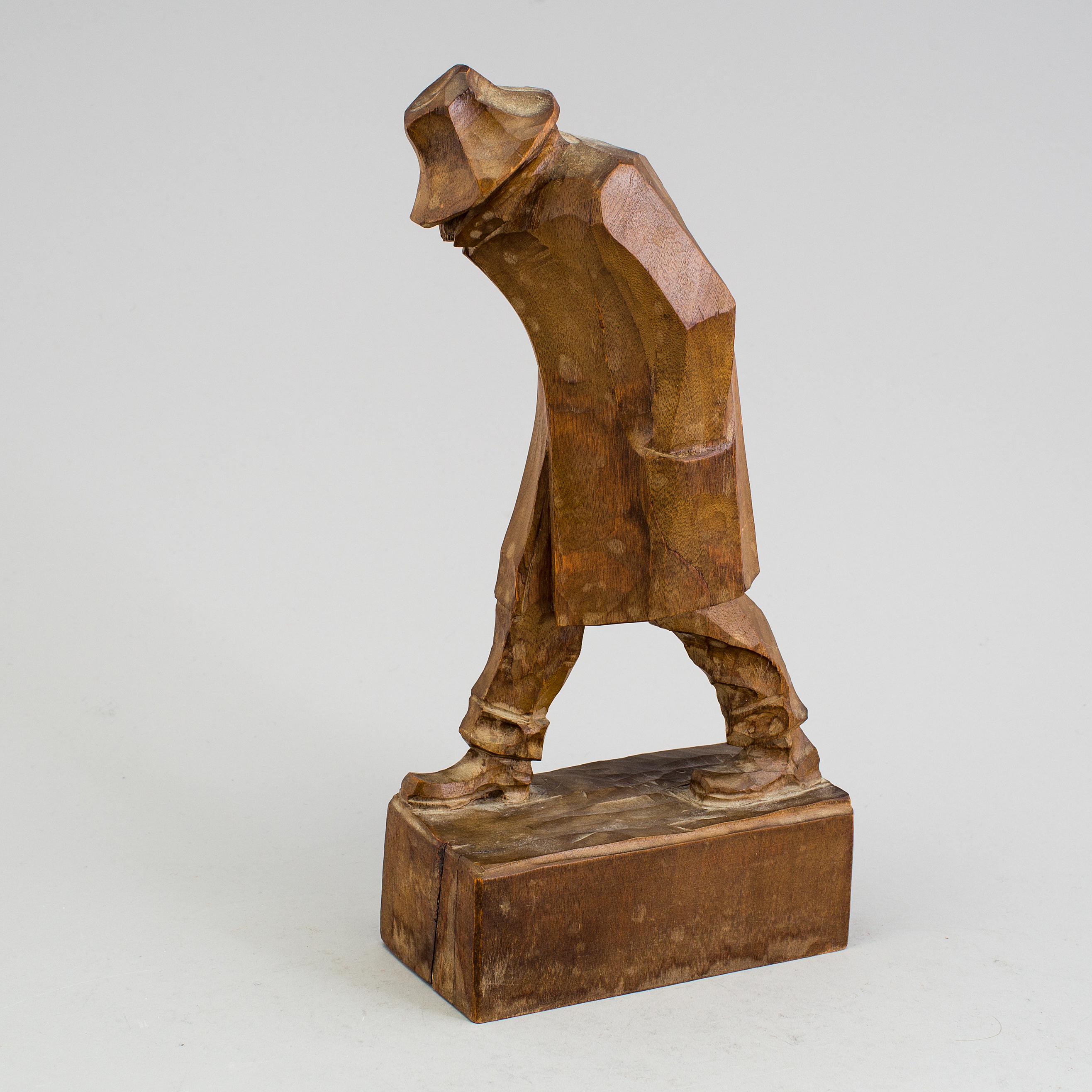 A wooden sculpture signed Aug. Rungaldier 1939. - Bukowskis
