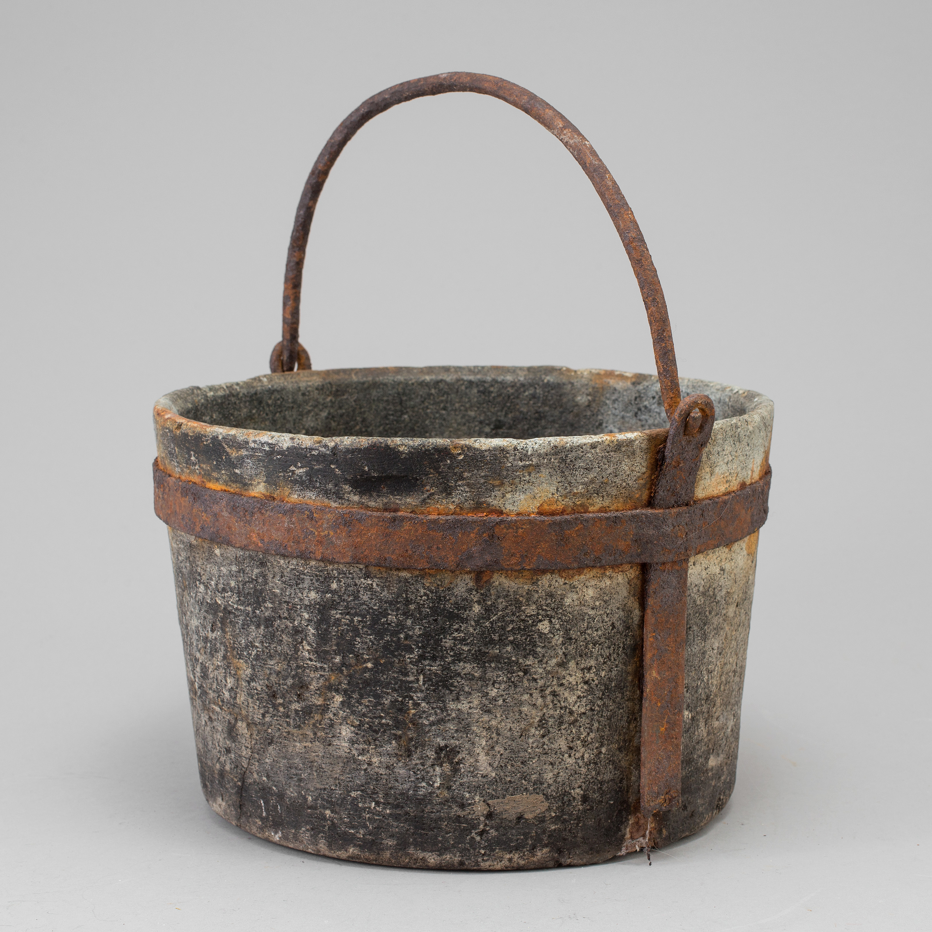 a Finnish 19th century stone and iron stew. - Bukowskis