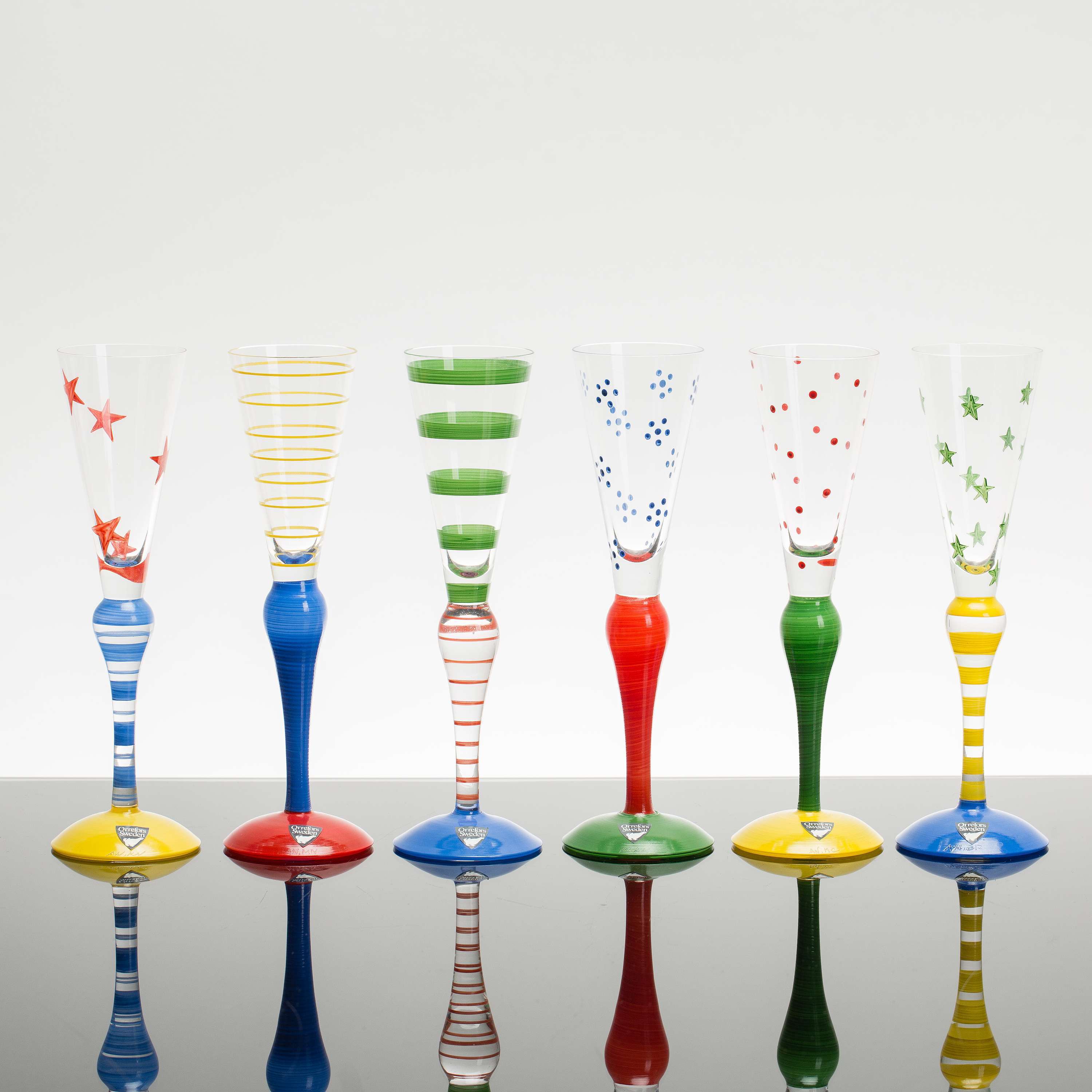 ANNE NILSSON, 6 snapsglas samt karaff, "Clown", Orrefors. - Bukowskis