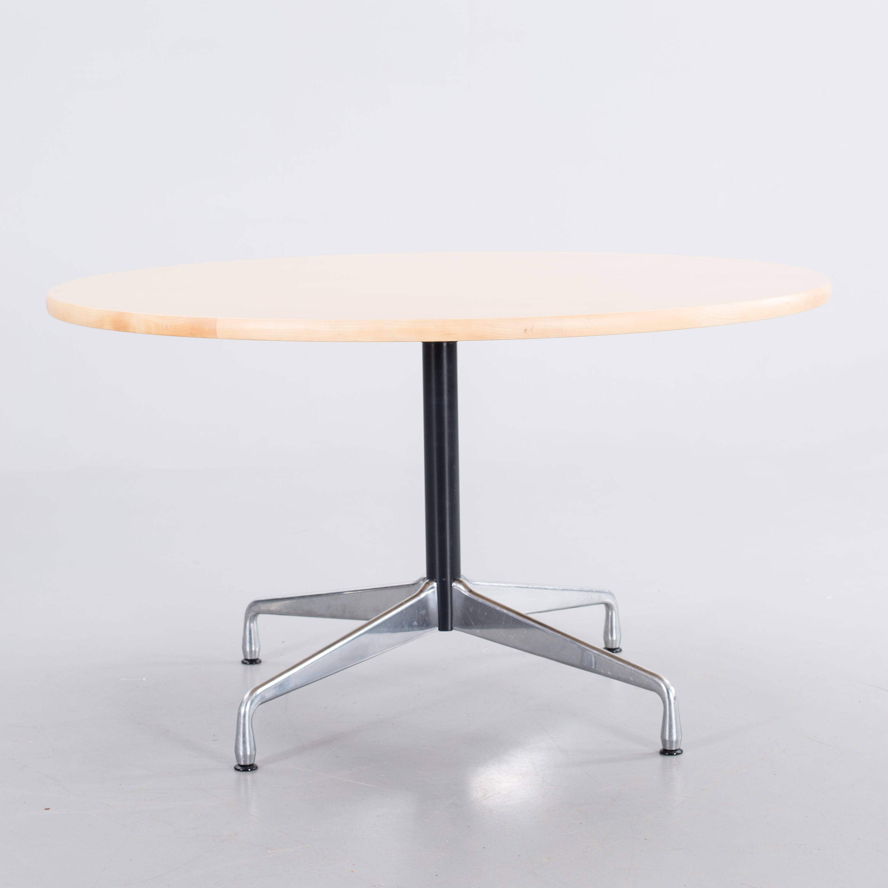 CHARLES & RAY EAMES, bord, Vitra. - Bukowskis