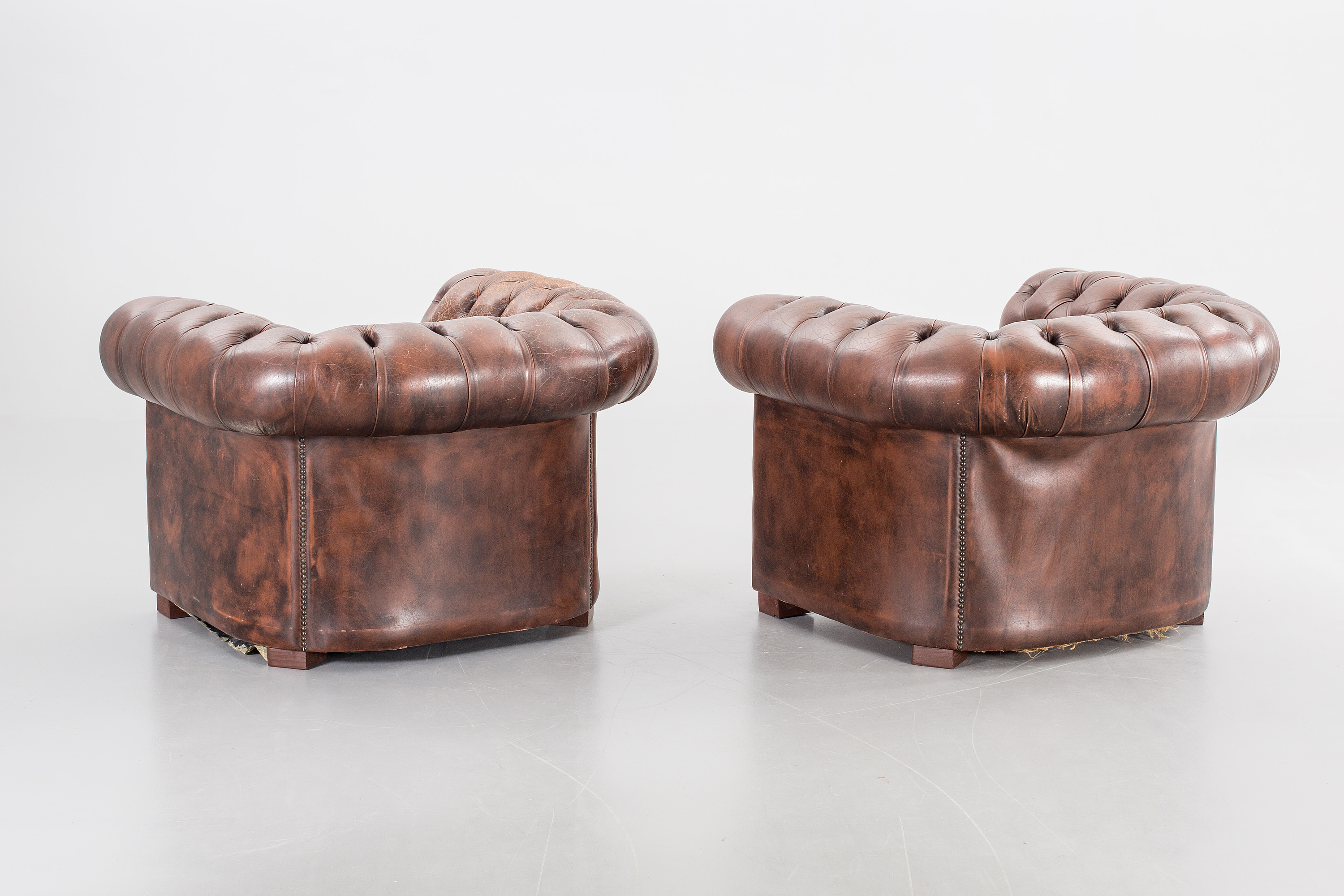 FÅTÖLJER, ett par, Chesterfield-modell, 1900-talets andra hälft ...