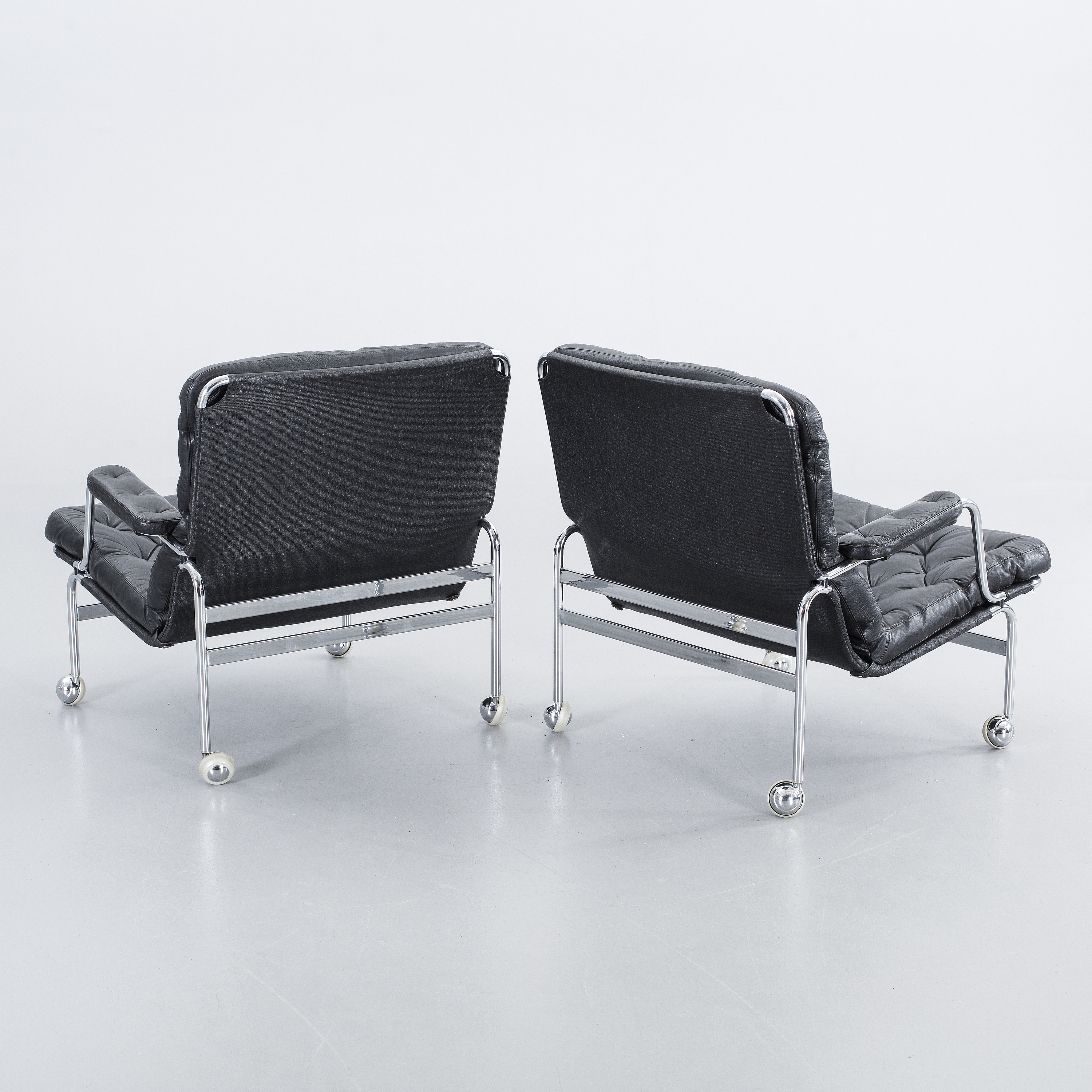 A PAIR OF "KARIN 73" DESIGNED BY BRUNO MATHSSON FOR DUX. - Bukowskis