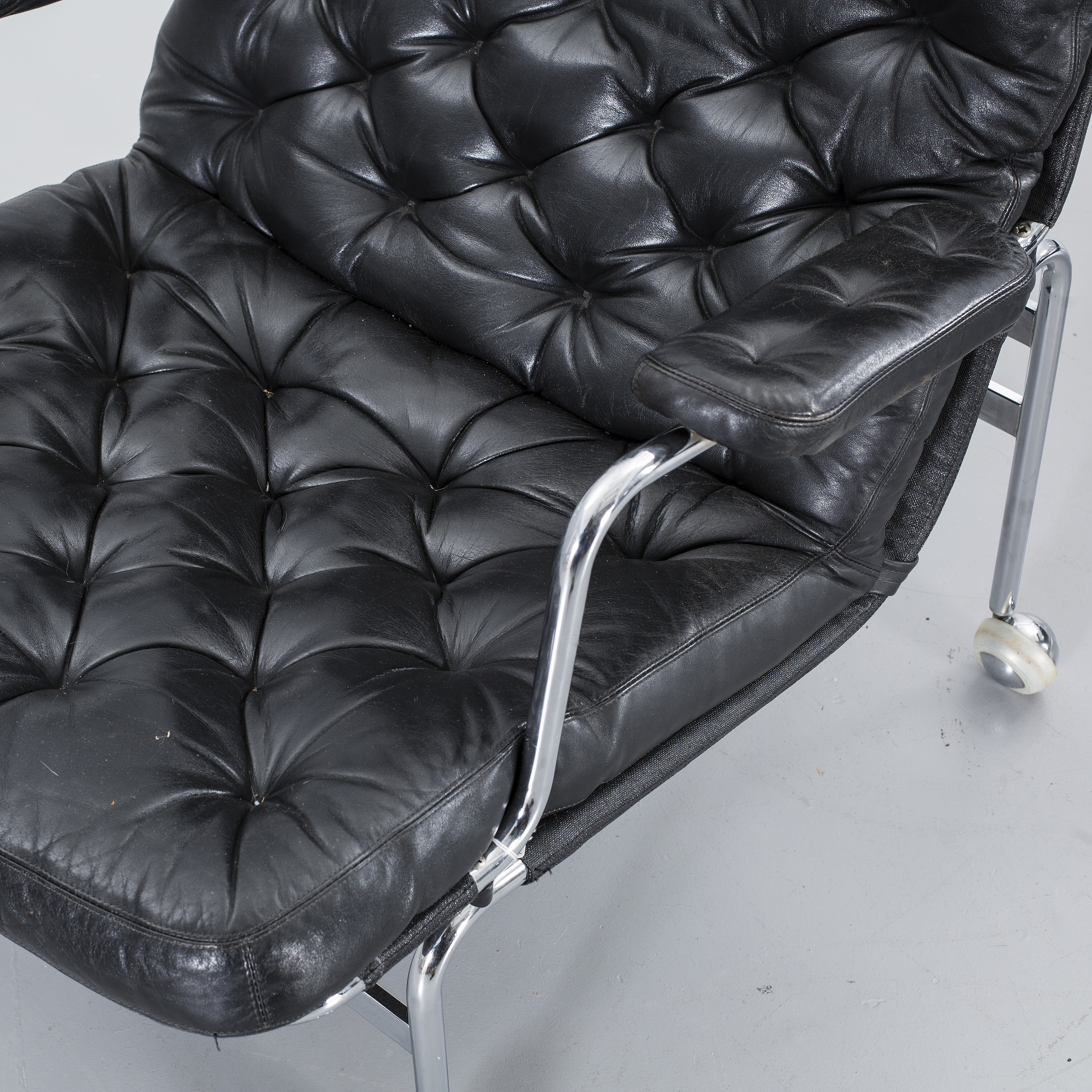 A PAIR OF "KARIN 73" DESIGNED BY BRUNO MATHSSON FOR DUX. - Bukowskis