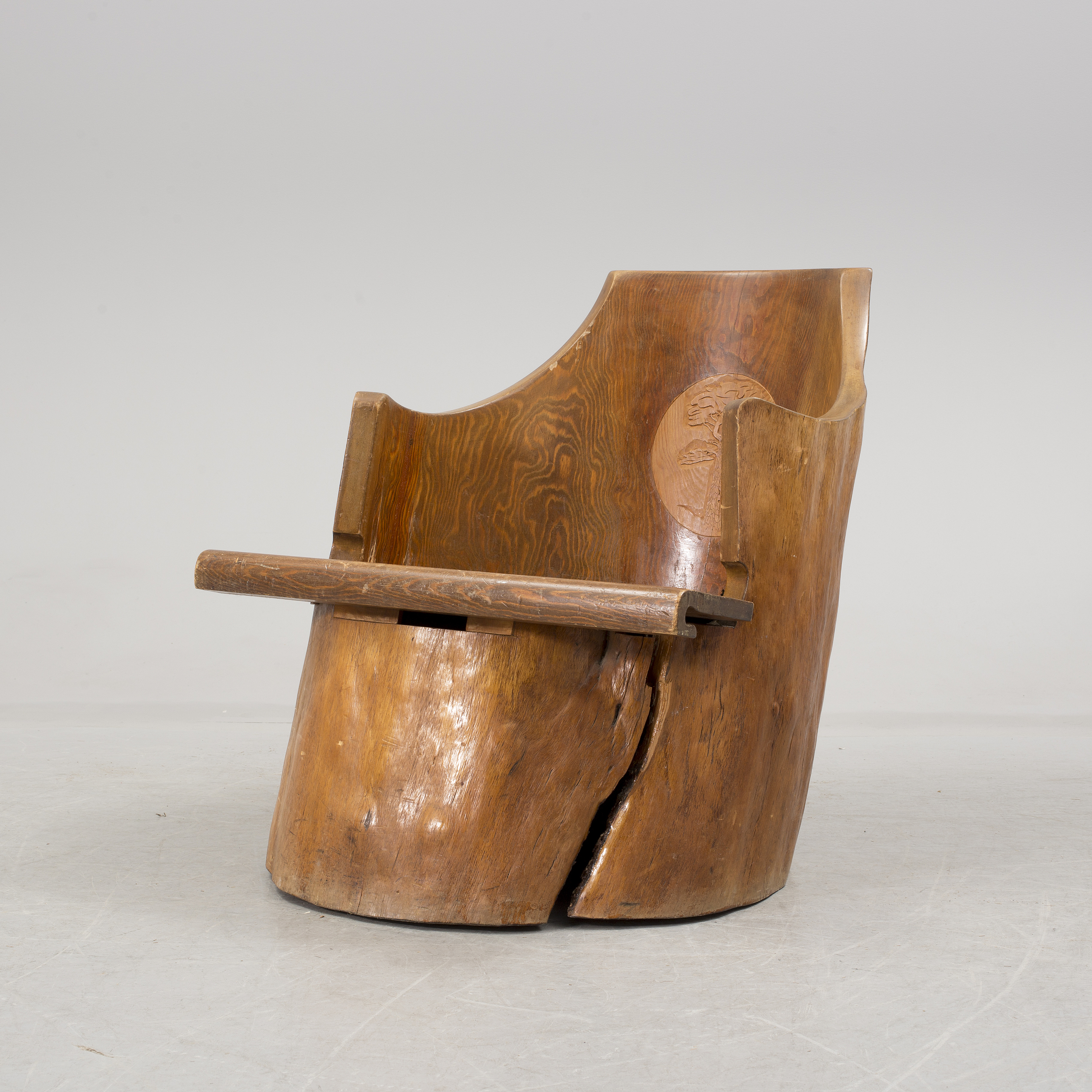 A tree trunk chair from the 20th century. - Bukowskis