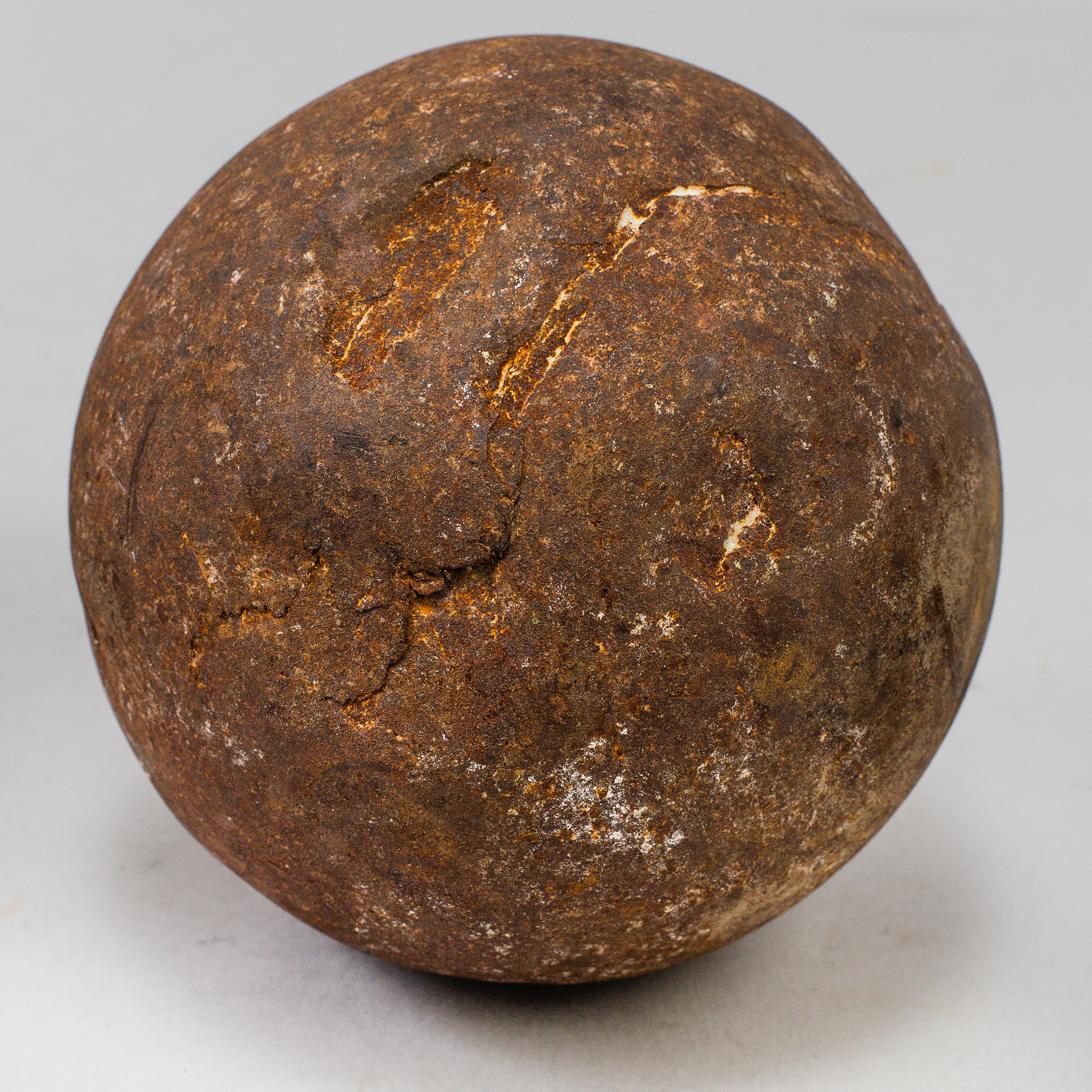 FOUR CAST IRON CANON BALLS, possibly 18th century. - Bukowskis