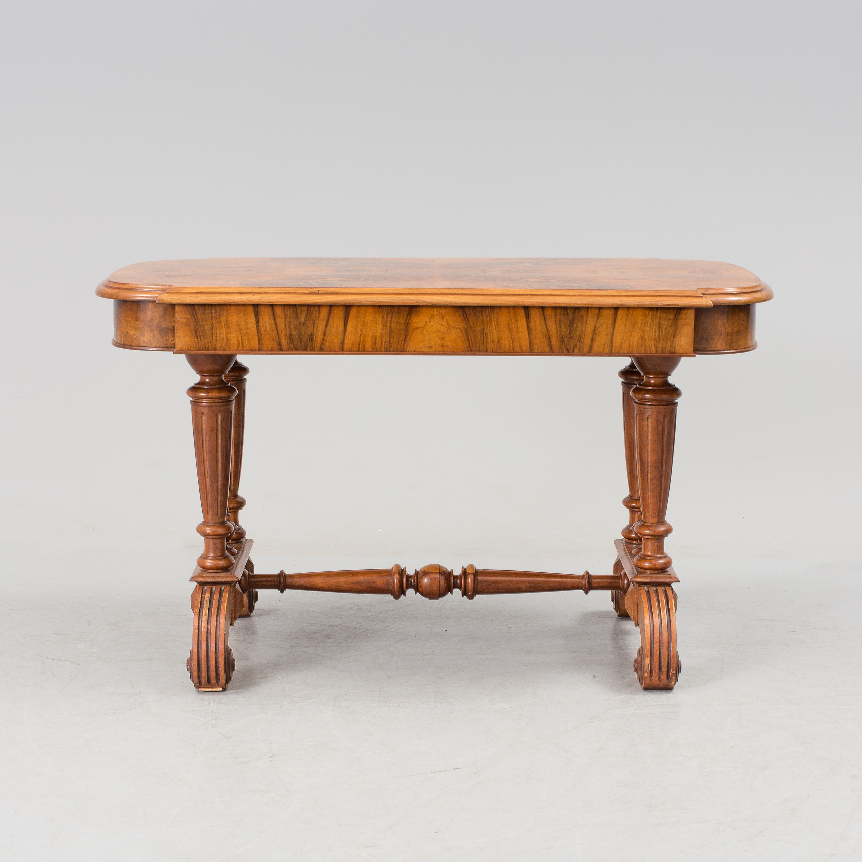 A late 1800s table. - Bukowskis
