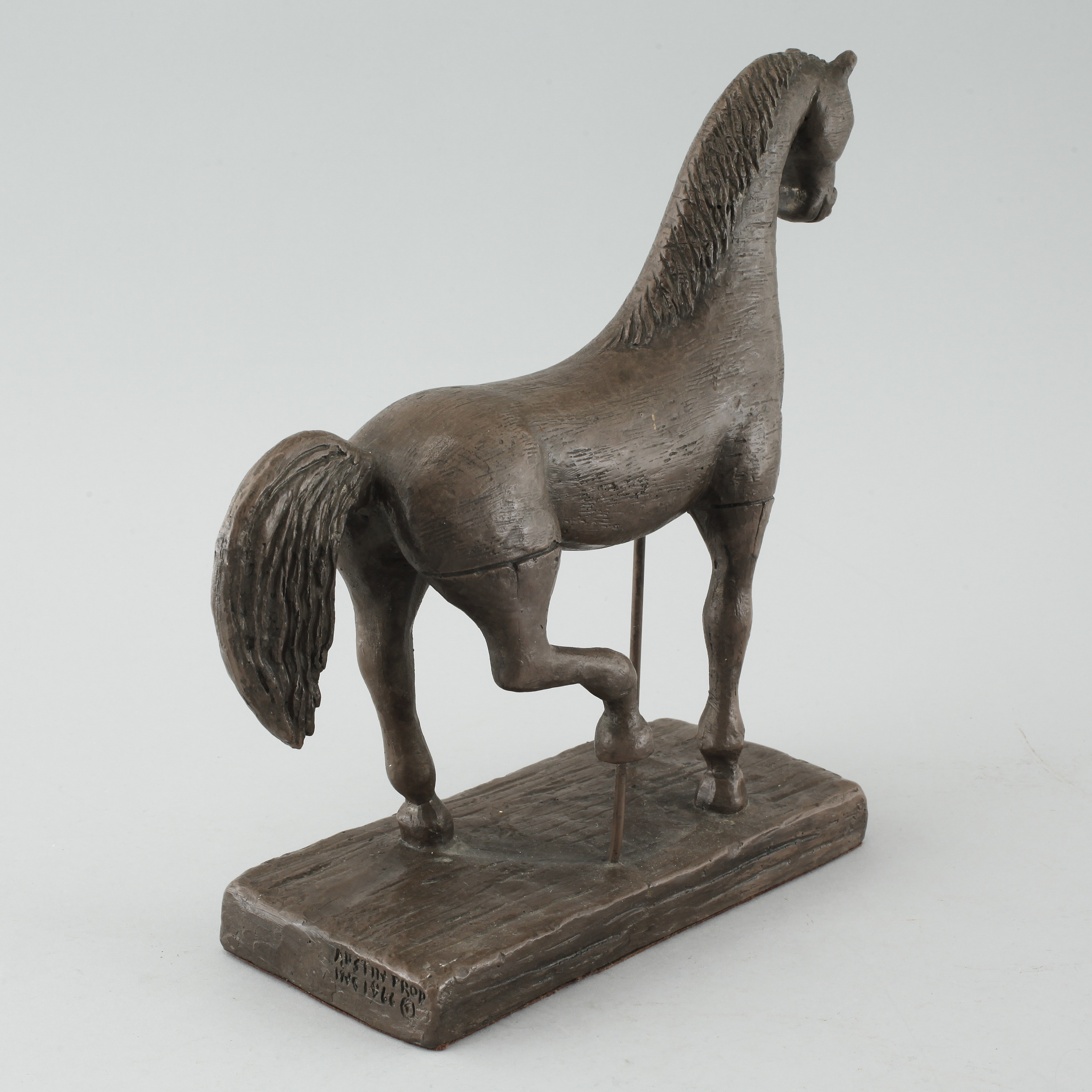 SKULPTUR, målad metall, Austin Prod Inc, 1966. - Bukowskis