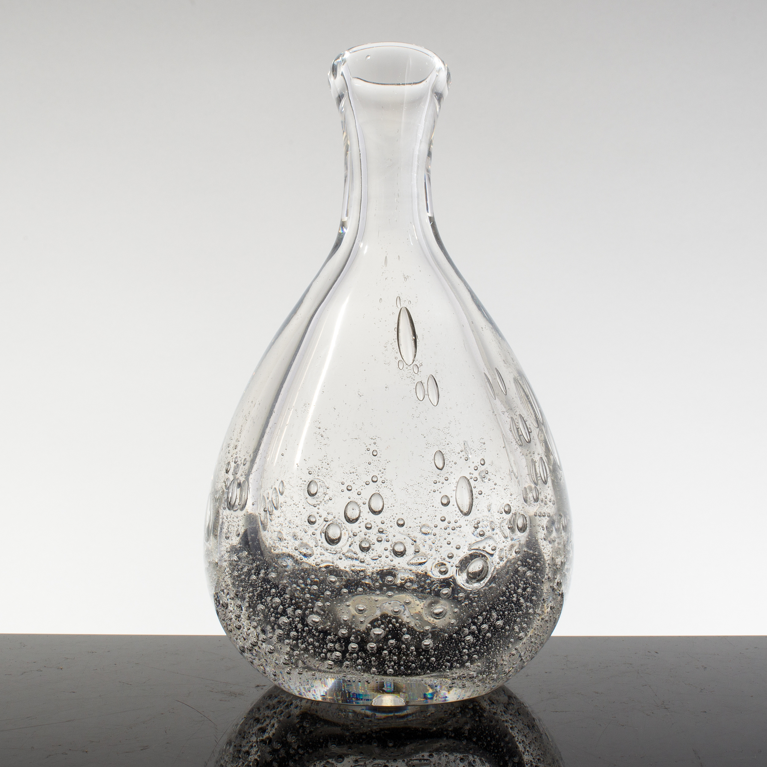 KAJ FRANCK, a glass vase, Iittala. Signed. - Bukowskis