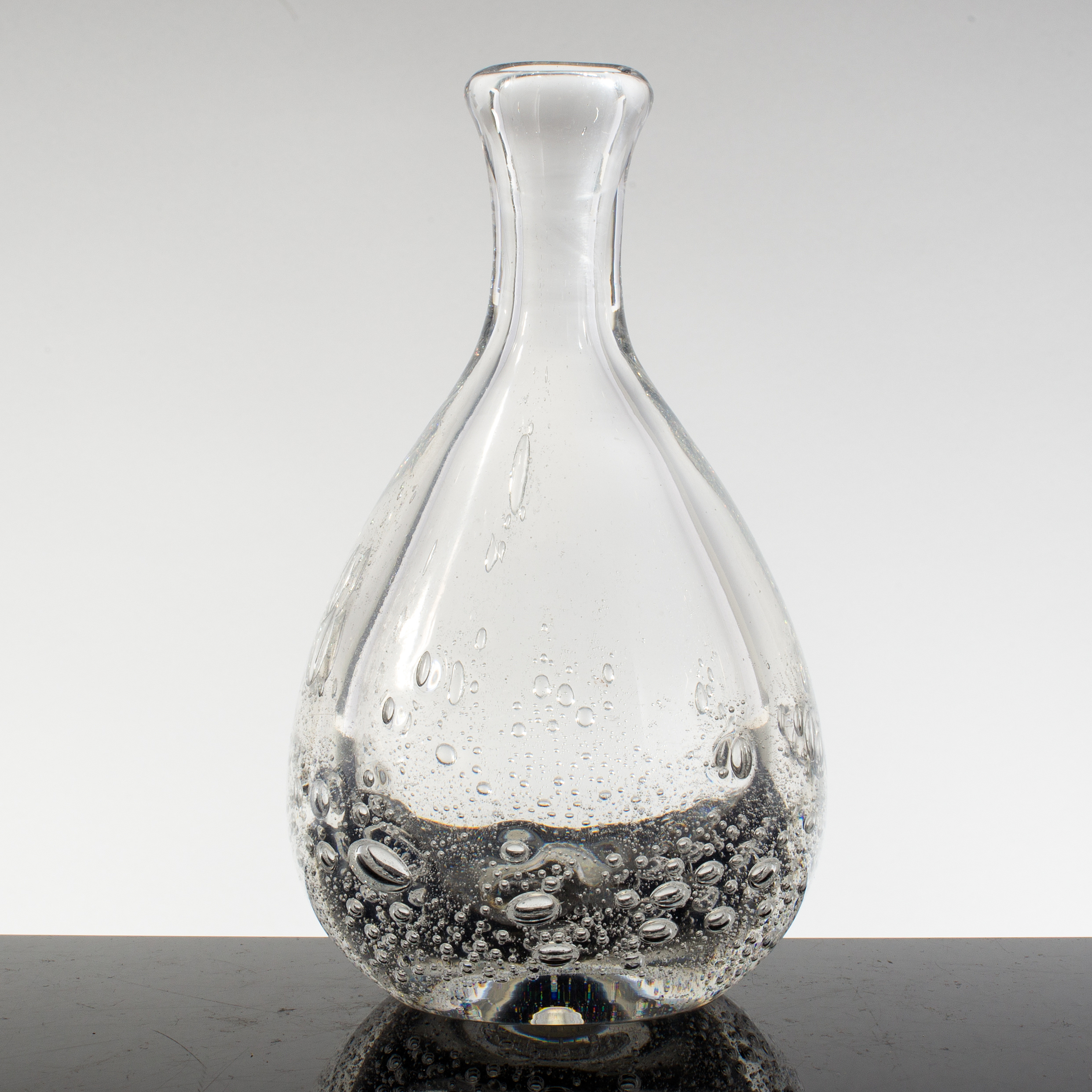 KAJ FRANCK, a glass vase, Iittala. Signed. - Bukowskis
