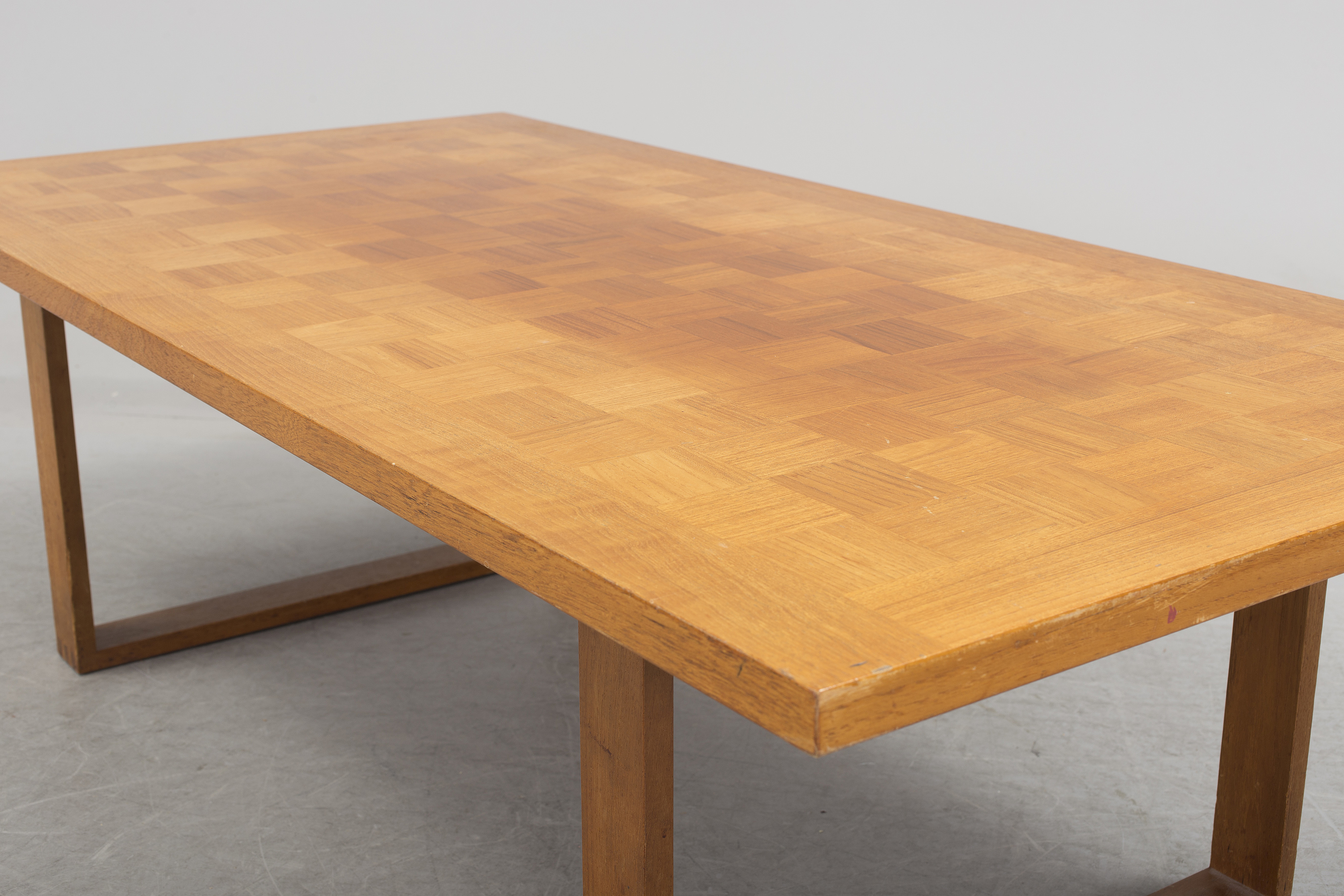 A table "Model 514/Governor Table" by Poul Cadovius, France & Son ...