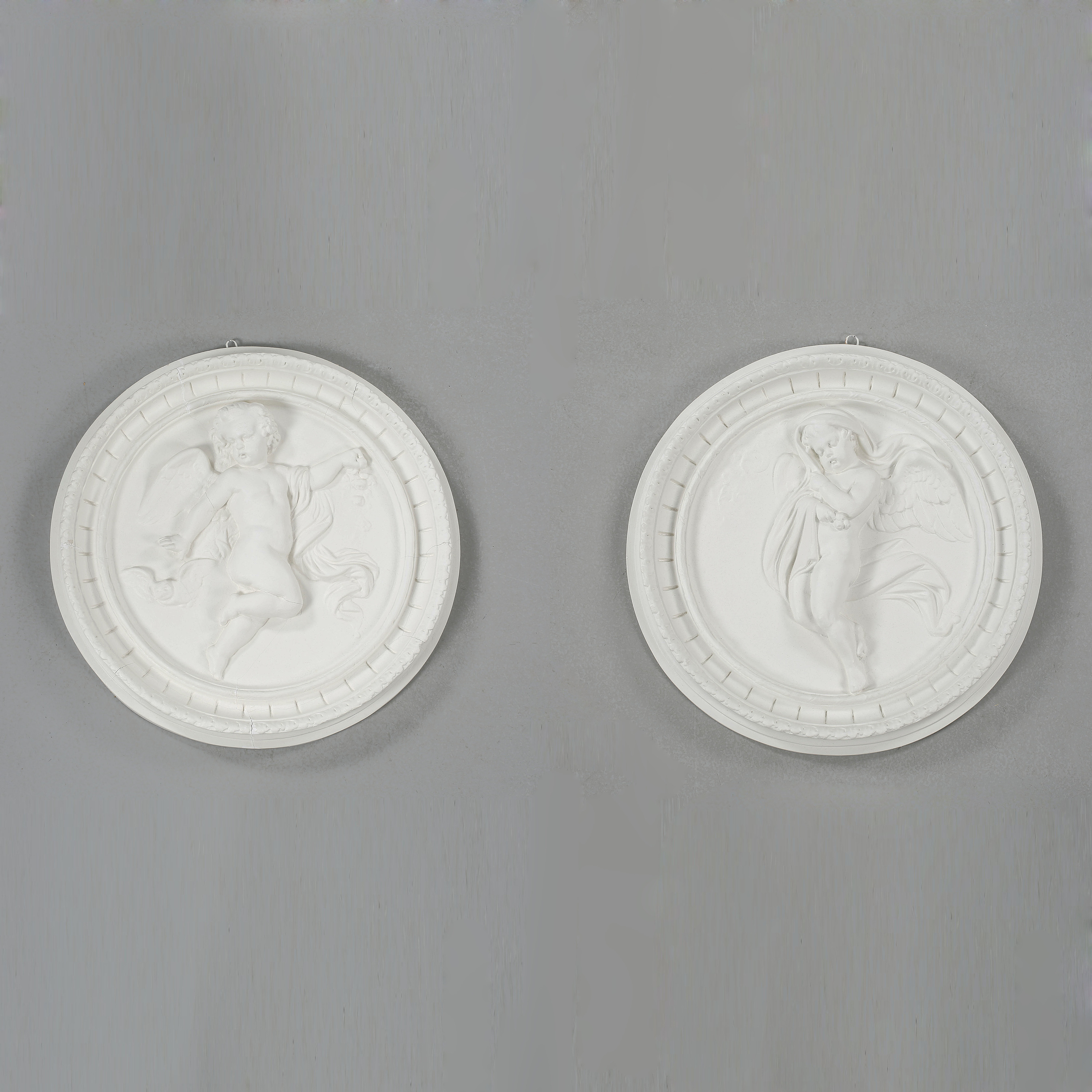 A pair plaster plaque ornamnet plaque from around year 1900. - Bukowskis