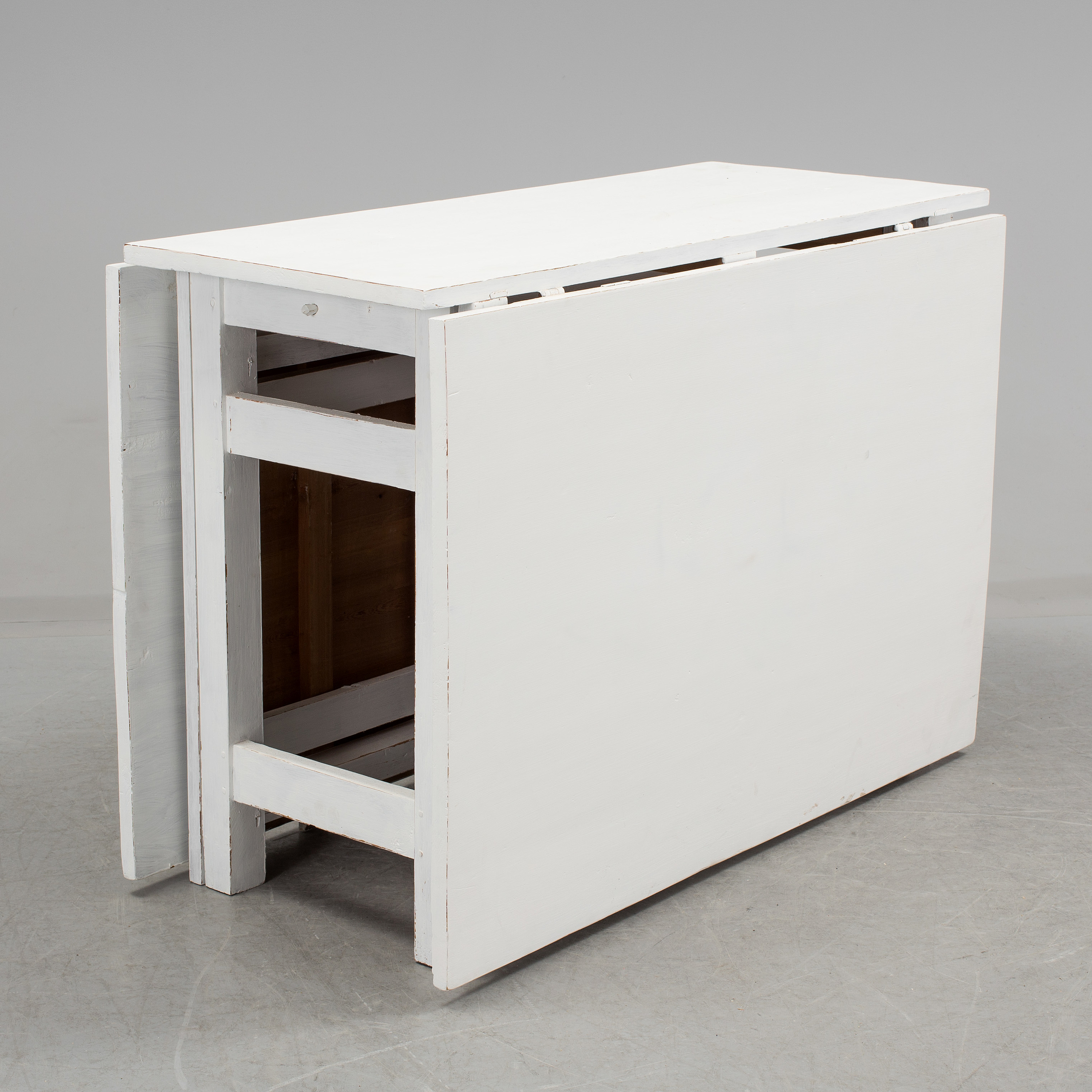 A white painted flap table. - Bukowskis