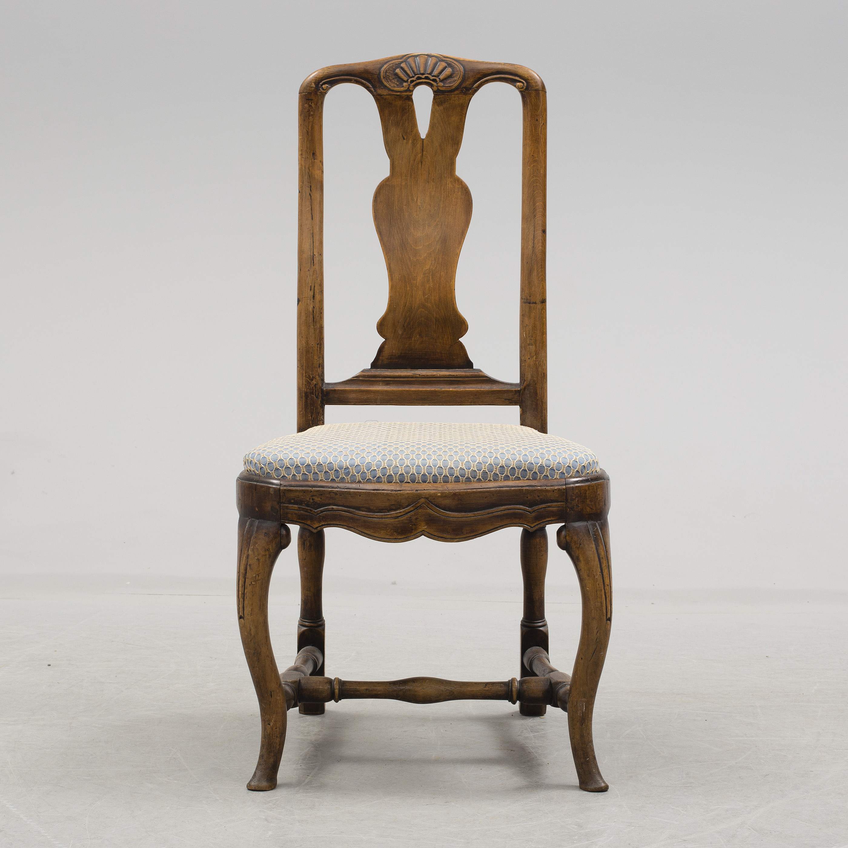 A mid 18th century rokoko chair. - Bukowskis
