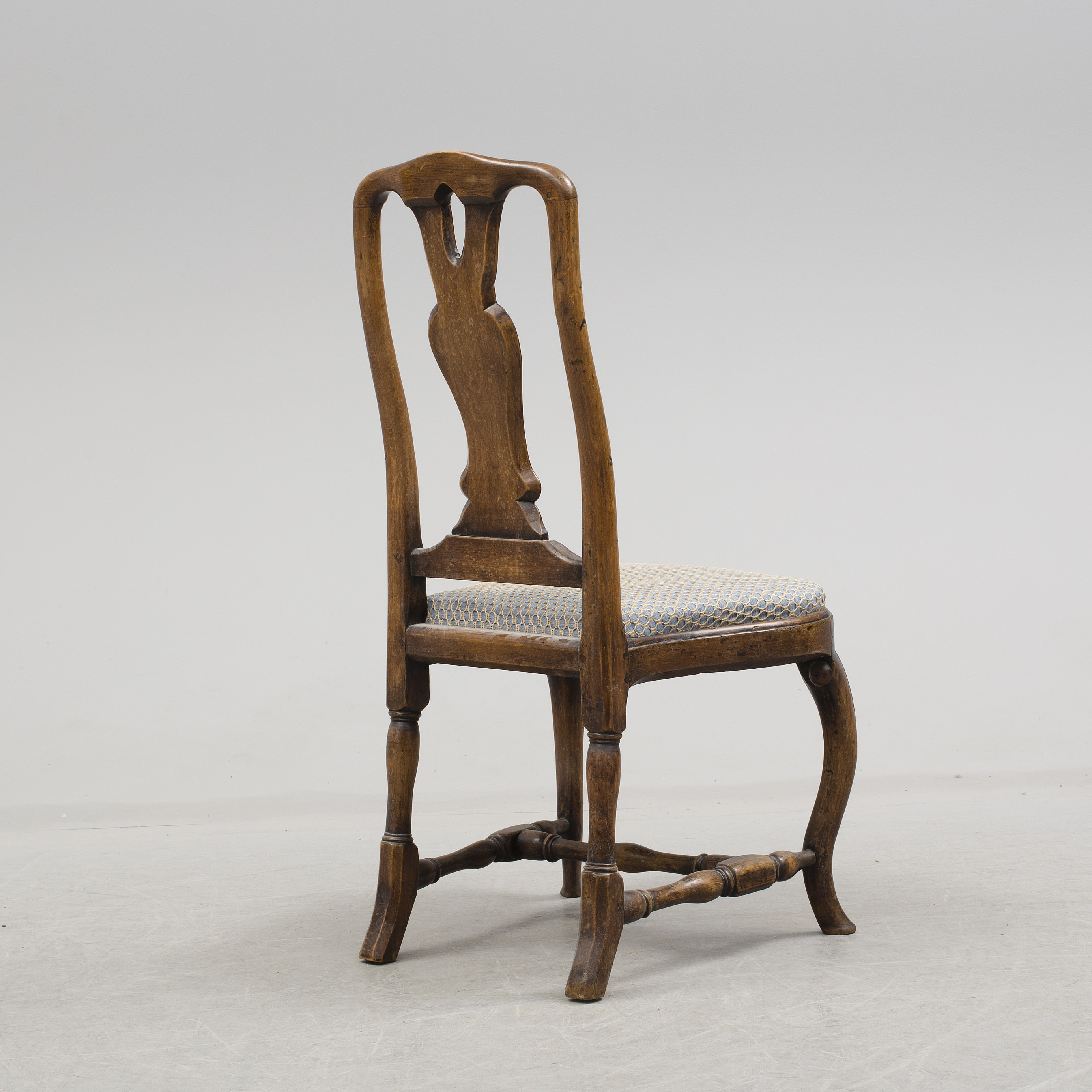 A mid 18th century rokoko chair. - Bukowskis