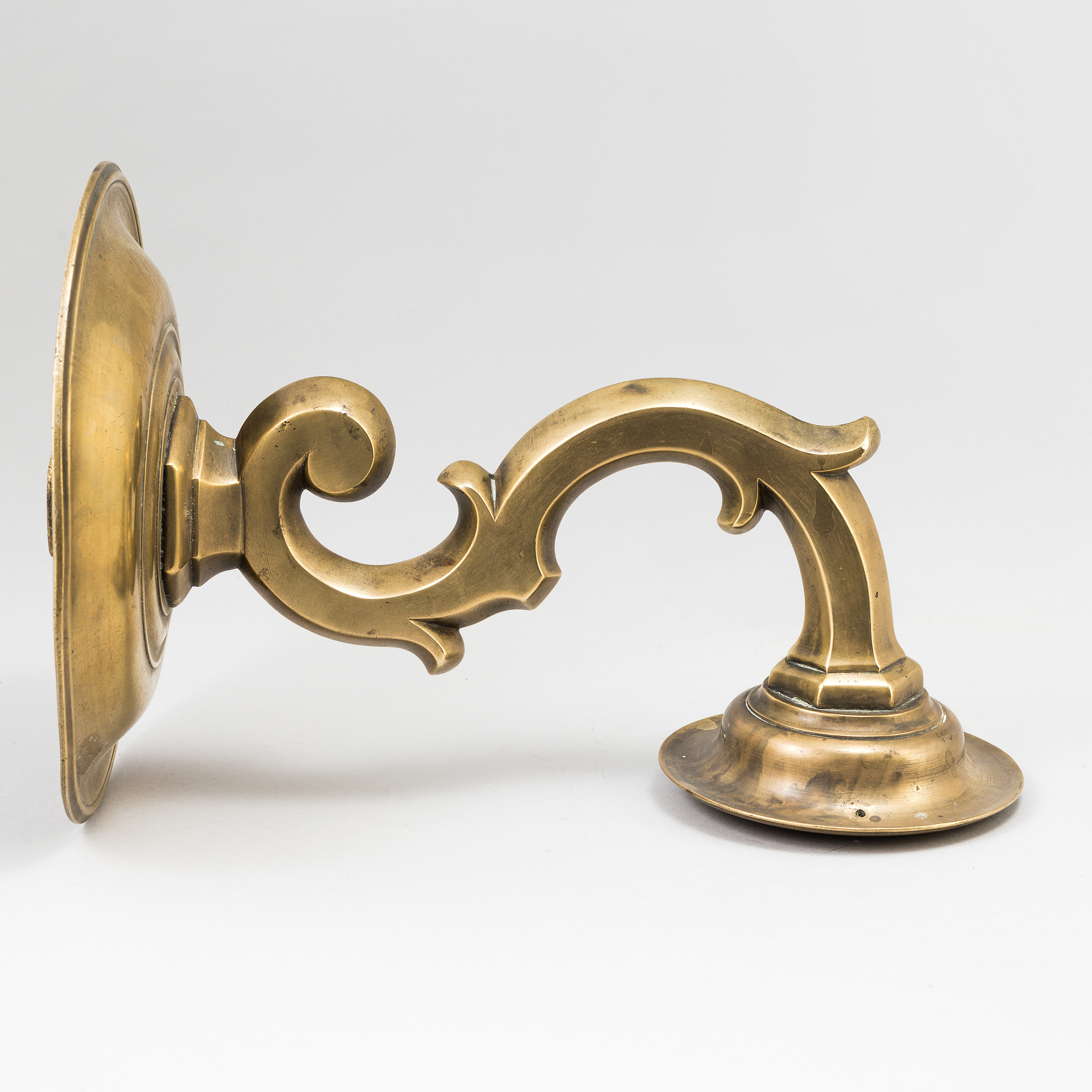 A bronze baroque wall sconce 17/18th century. - Bukowskis