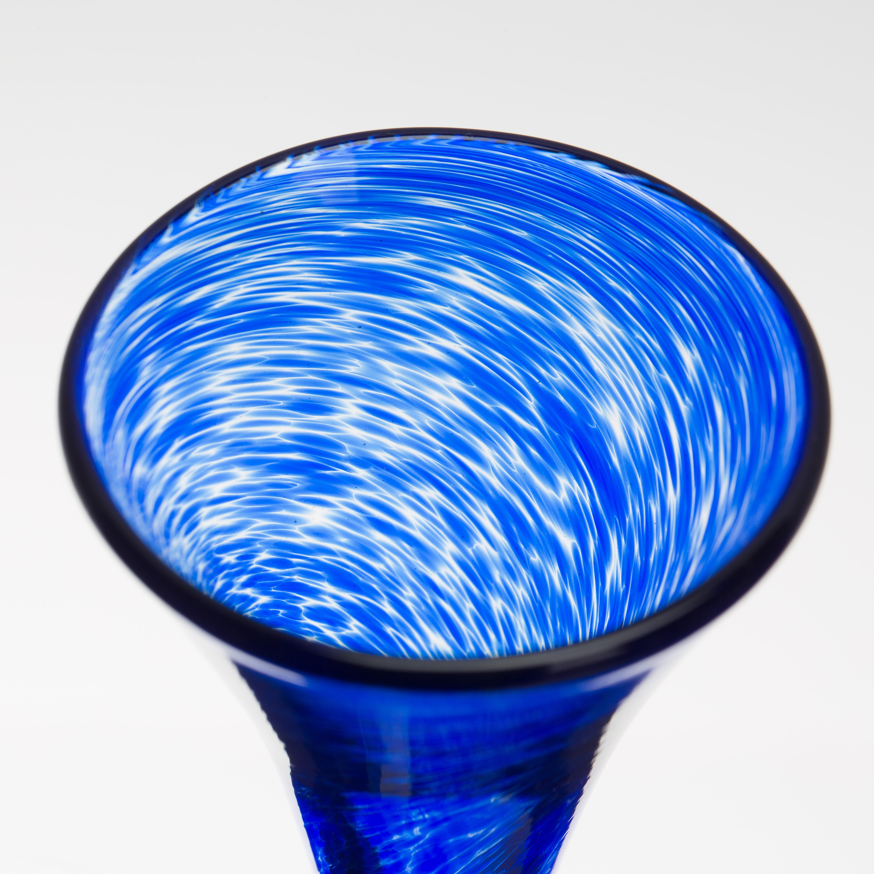 HELENA GIBSON, 6 glasses and a bottle, hald-blown glass. - Bukowskis