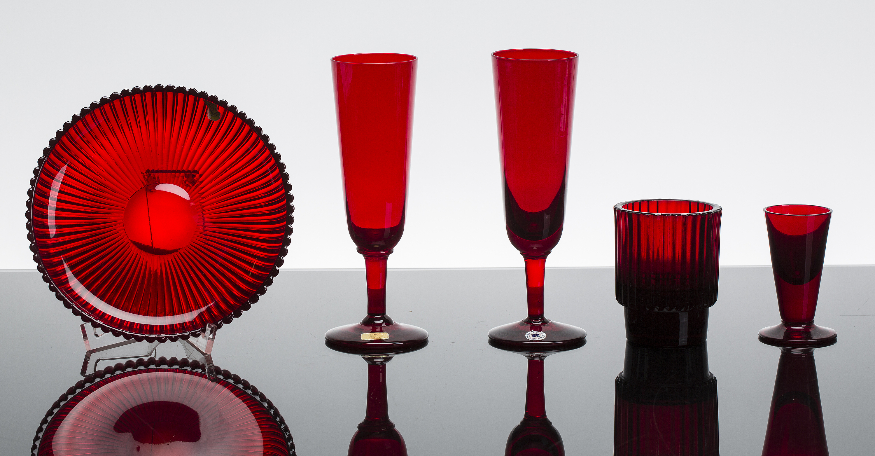 33 PIECES OF GLASS SERVICE PARTS BY REIJMYRE AND GULLASKRUF. - Bukowskis