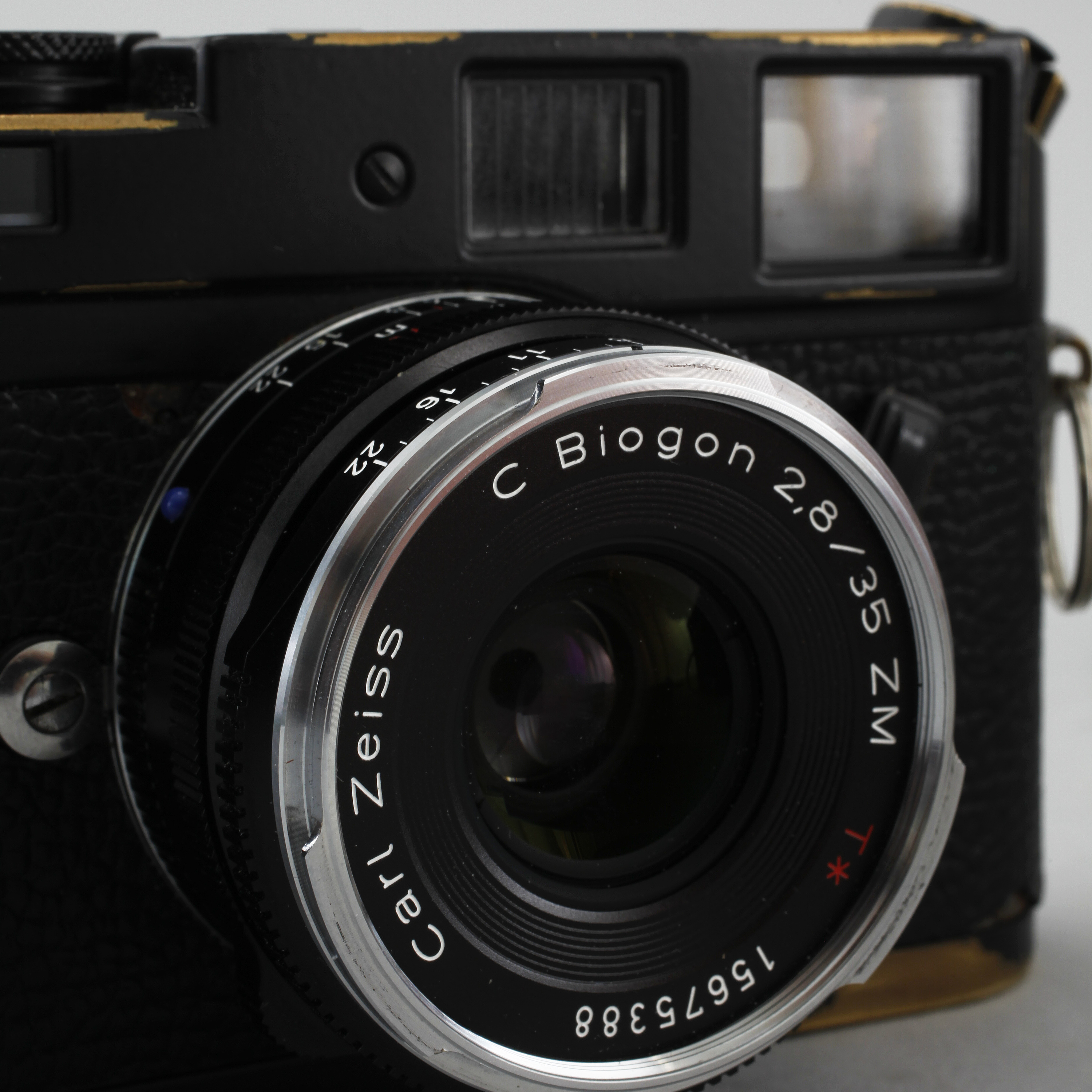 Two cameras from Leica and Zeiss Ikon with accessories, 20th/21st ...