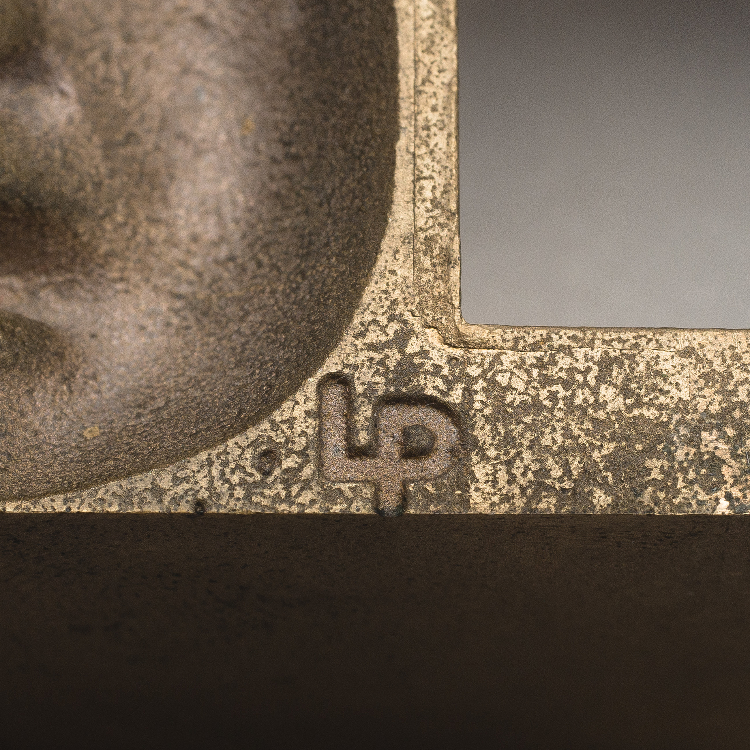 LAILA PULLINEN, a bronze medal / sculpture, signed LP, numbered 82. - Bukowskis