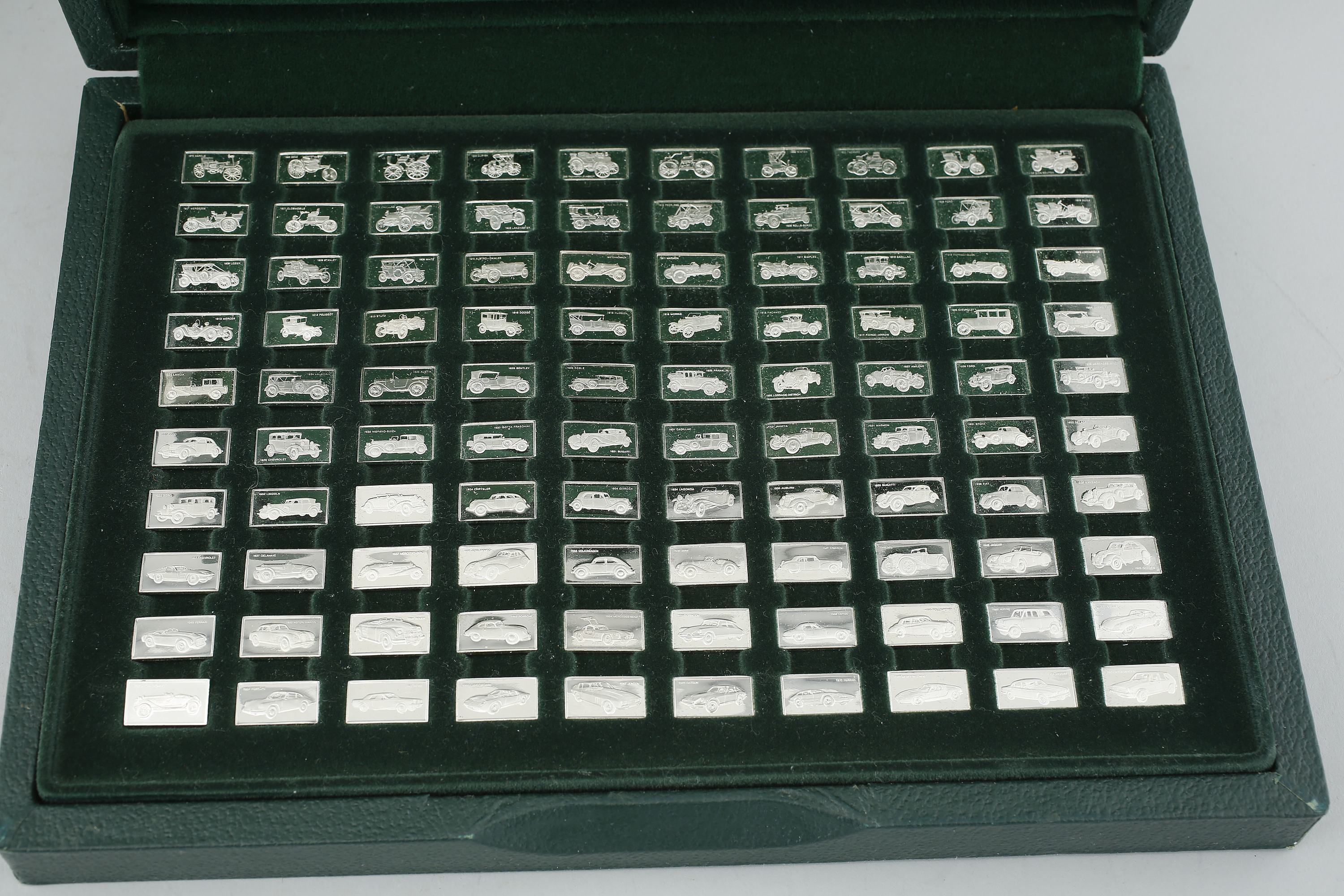 100 miniature plaques from Franklin Mints. - Bukowskis