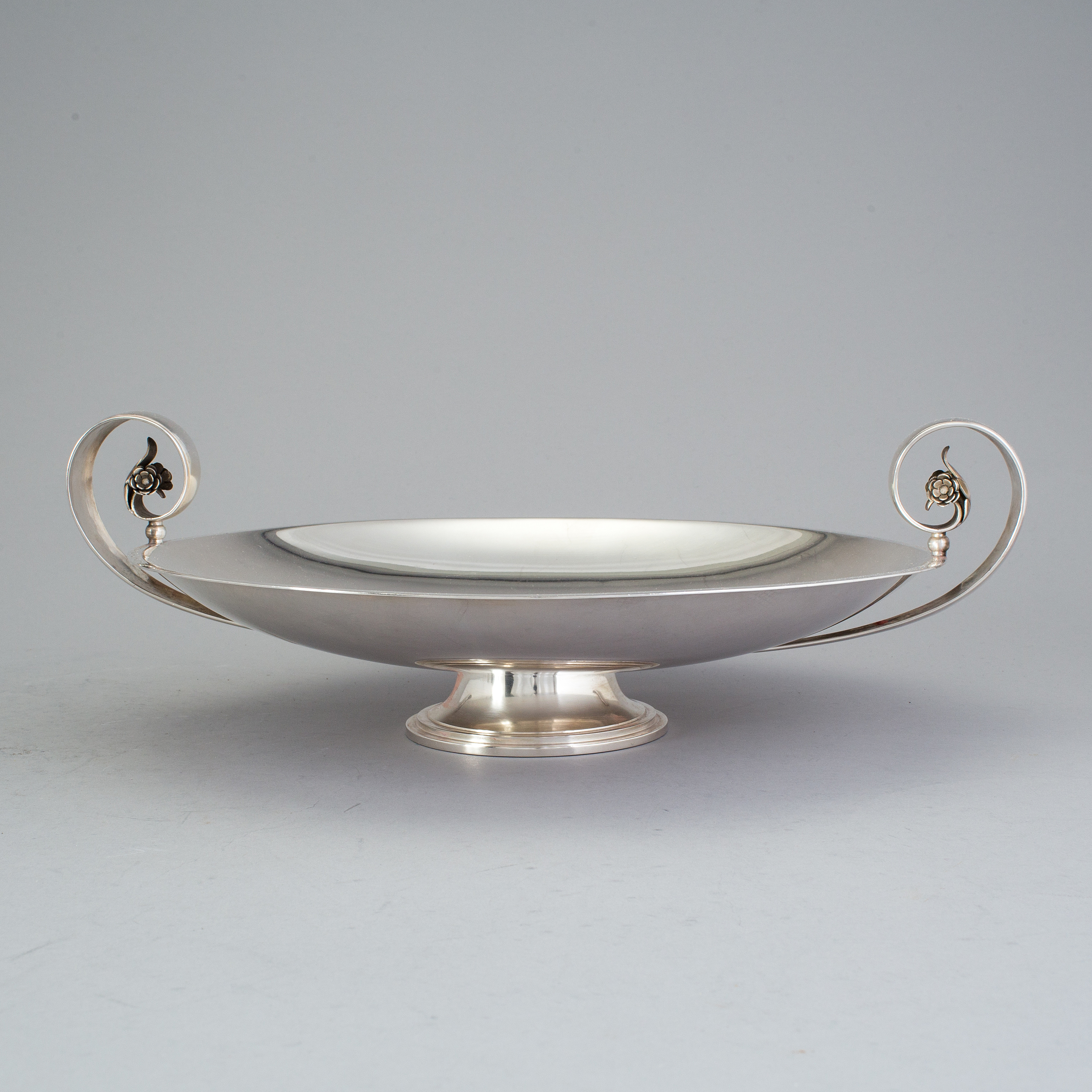 An Atelier Borgila sterling silver bowl, Stockholm 1930. - Bukowskis