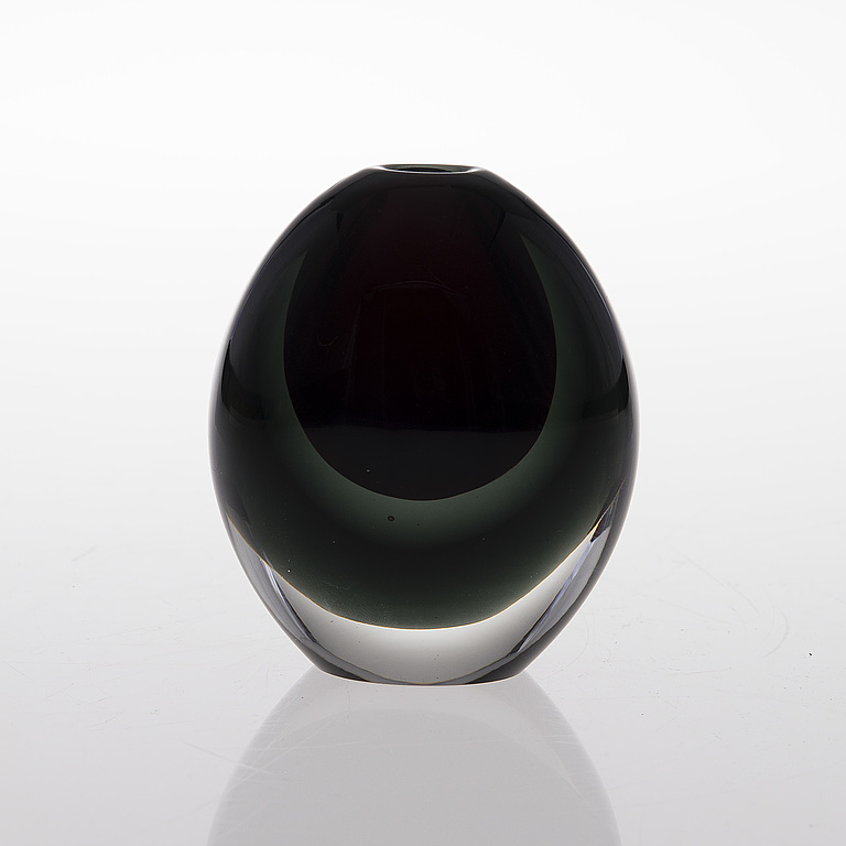 KAJ FRANCK, vase, signed K. Franck Nuutajärvi Notsjö -61. - Bukowskis