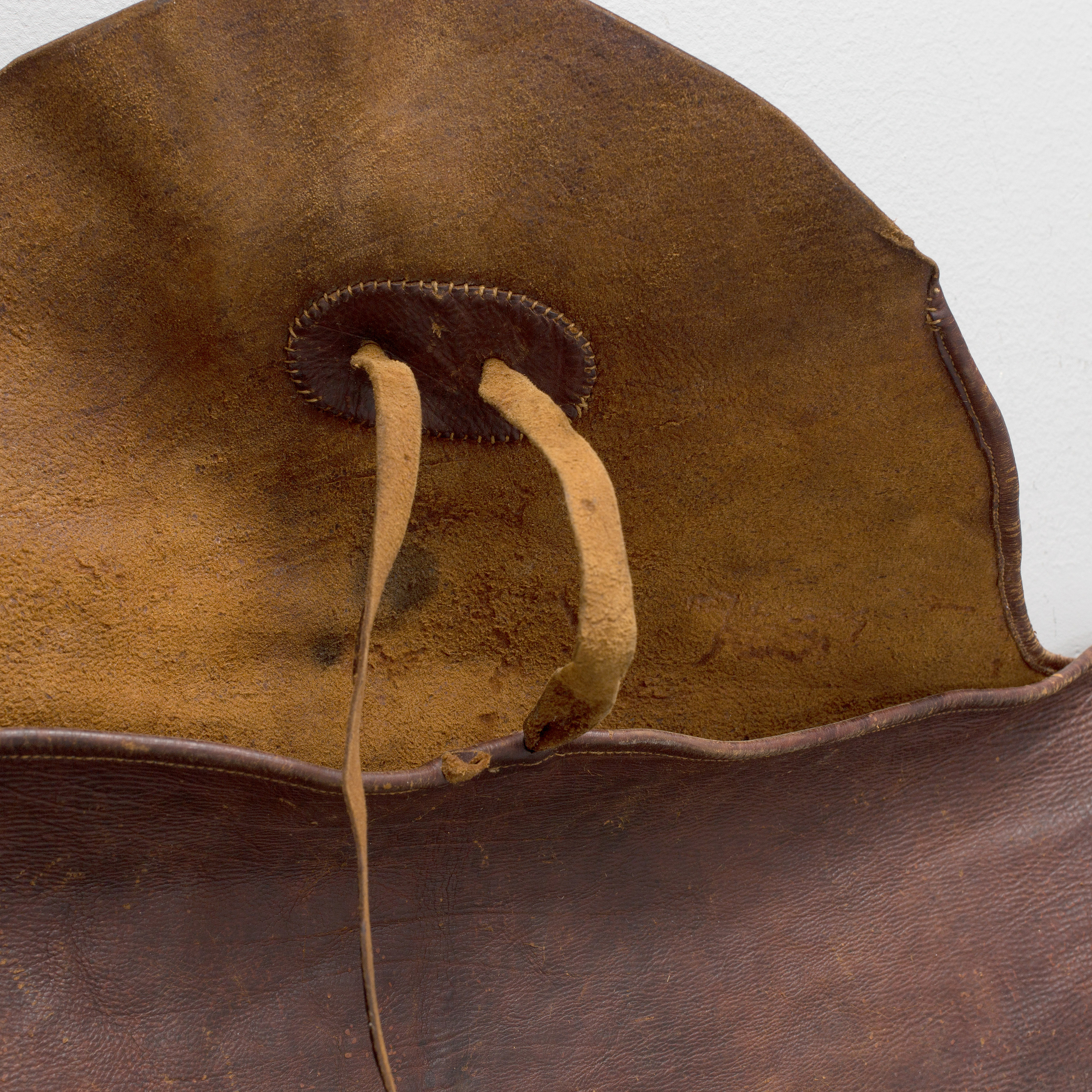 A 19th century leather back pack. - Bukowskis