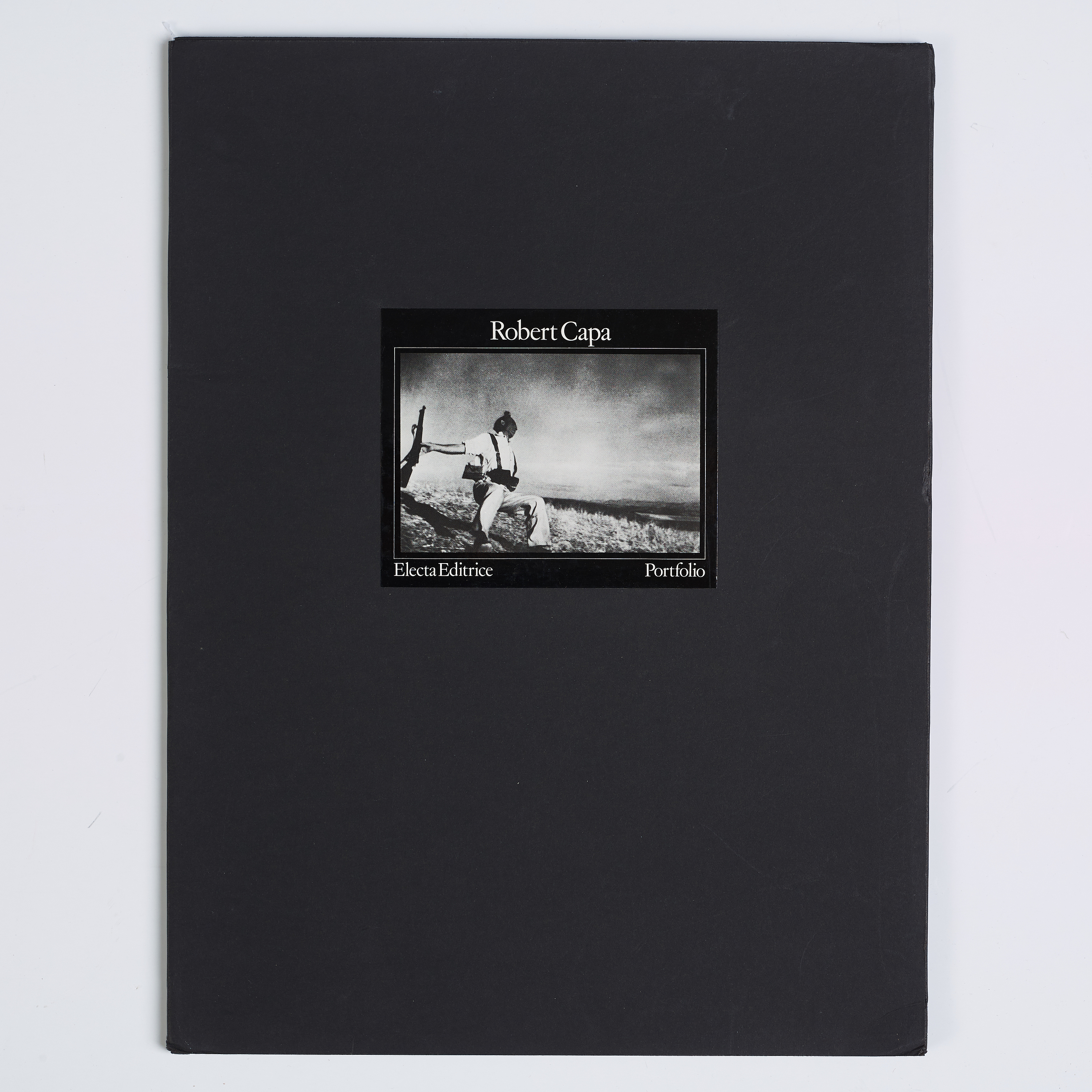 ROBERT CAPA, portfolio med 12 heliogravyrer utgiven av Electa, 1979 ...