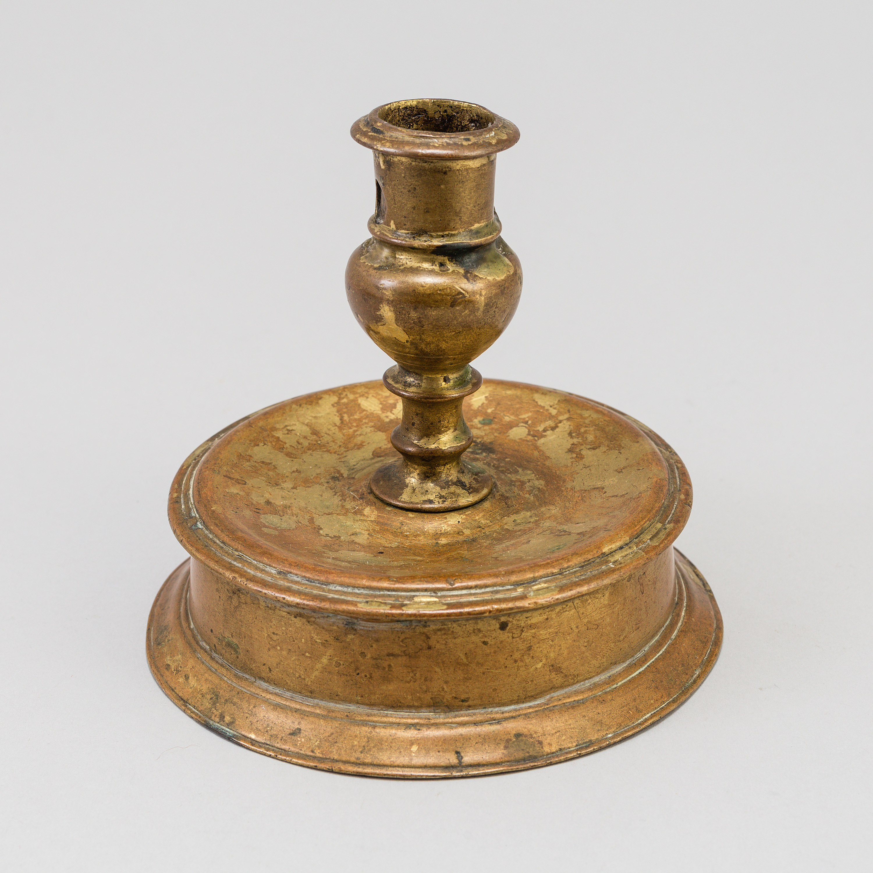 A 17th century bronze candlestick. - Bukowskis