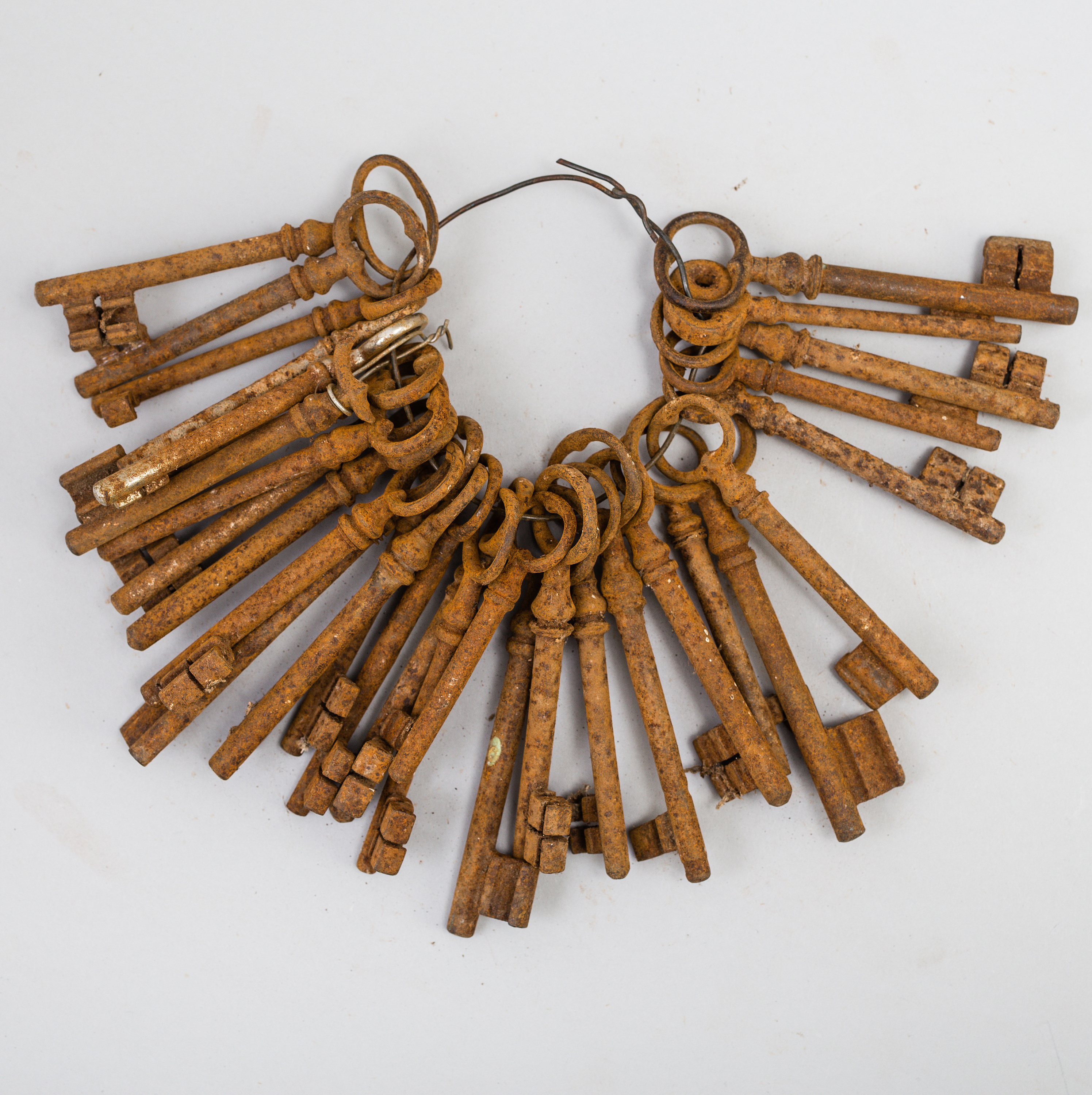 A set of 34 iron keys. - Bukowskis