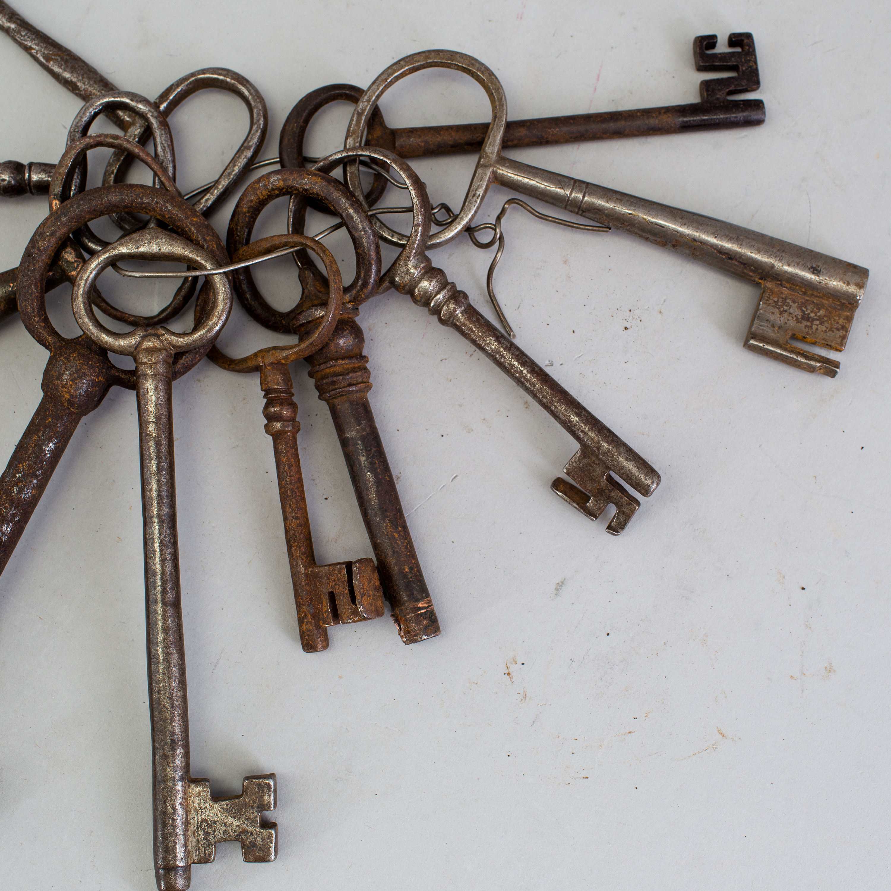 A set of ten 17th/18th century iron keys. - Bukowskis
