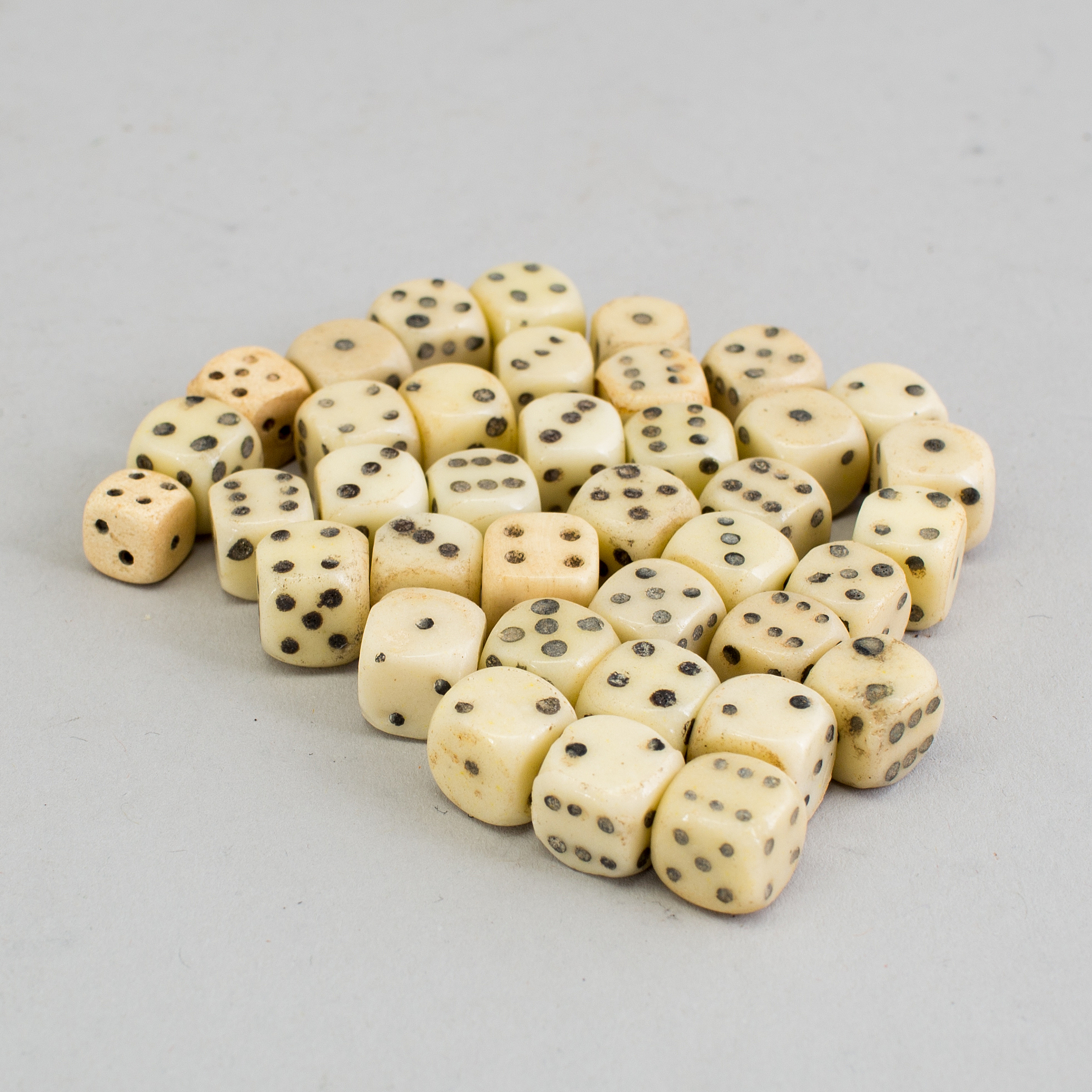 A set of 38 19th century miniature dice. - Bukowskis