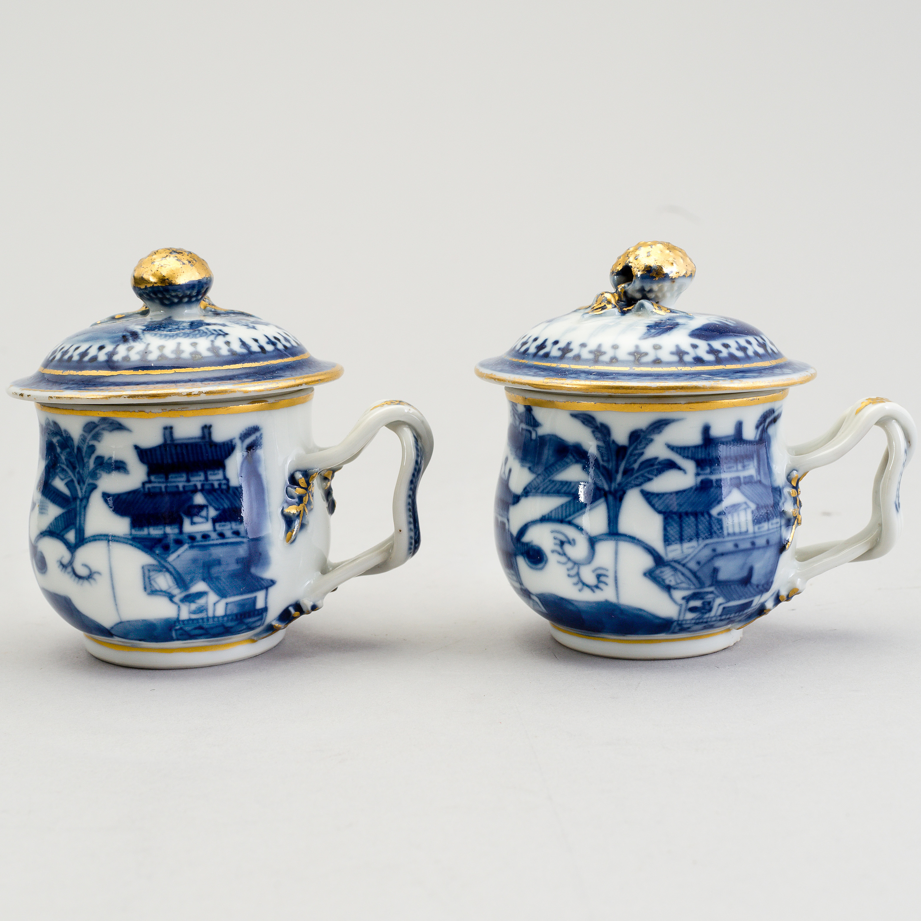 A set of twelve Chinese early 19th century export porcelain custard ...